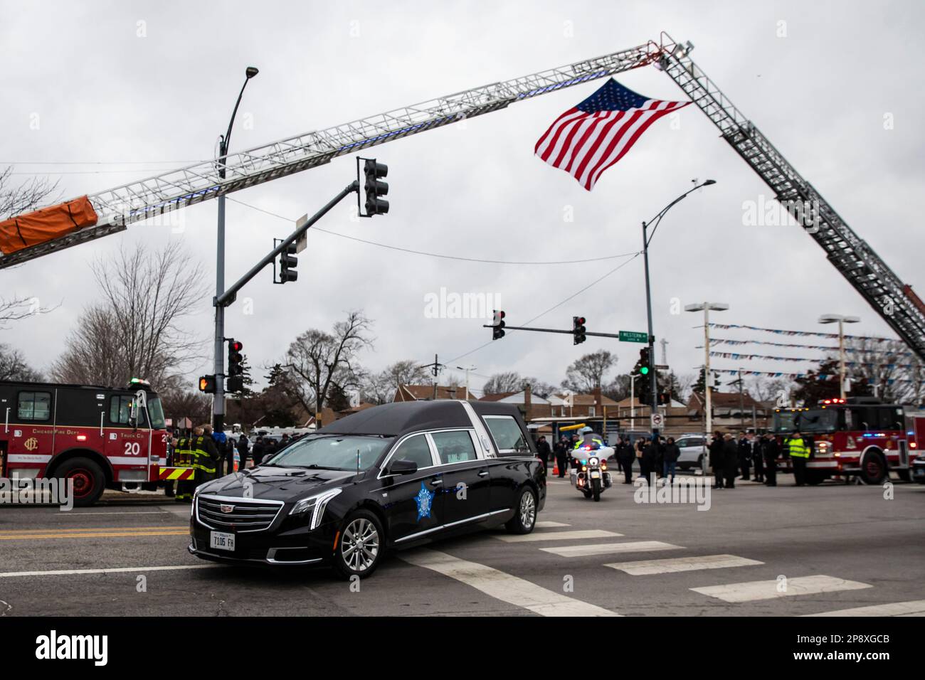 Hundreds of Chicago police officers, other law enforcement officers and ...