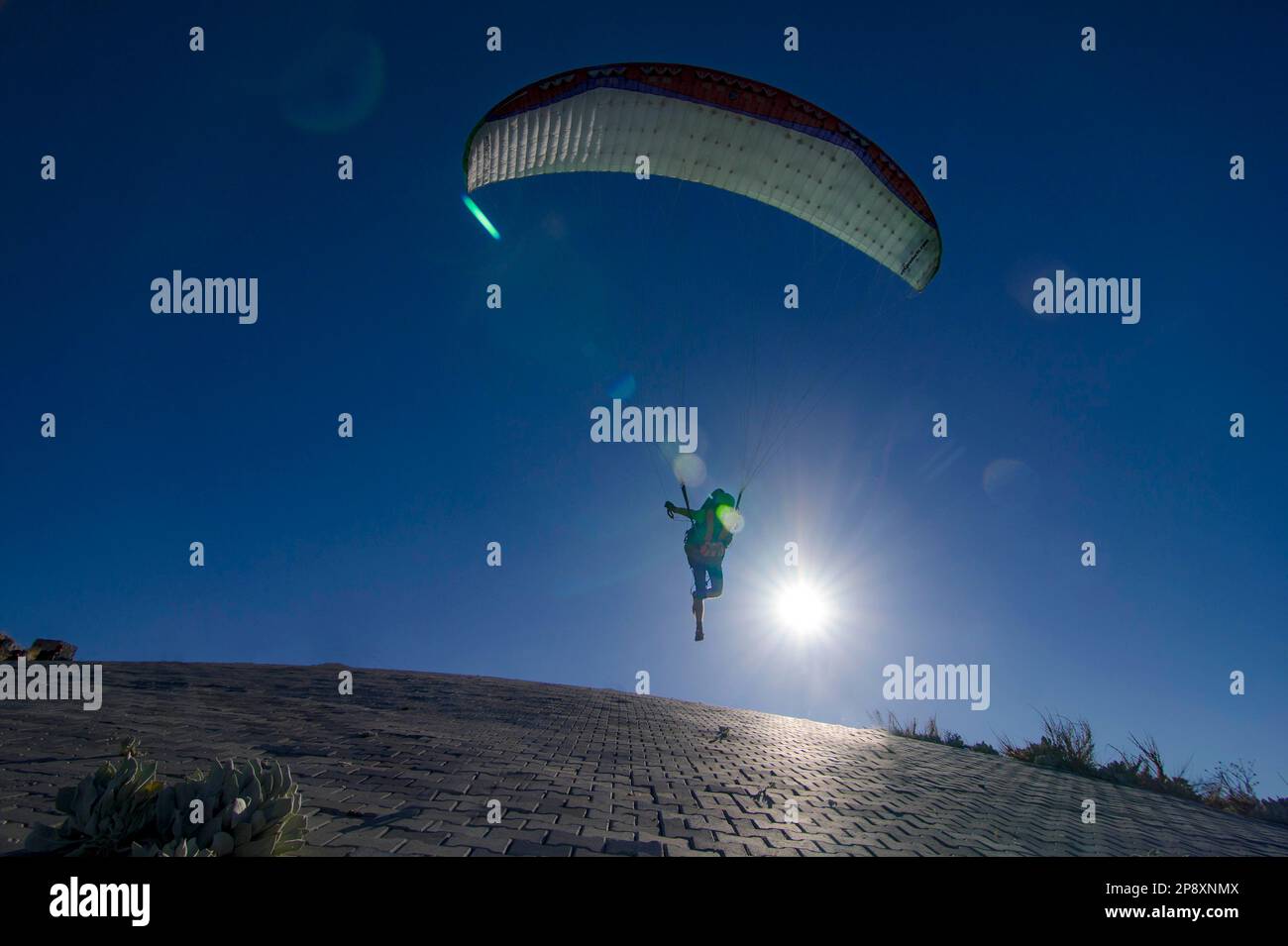 Learning paragliding hi-res stock photography and images - Alamy