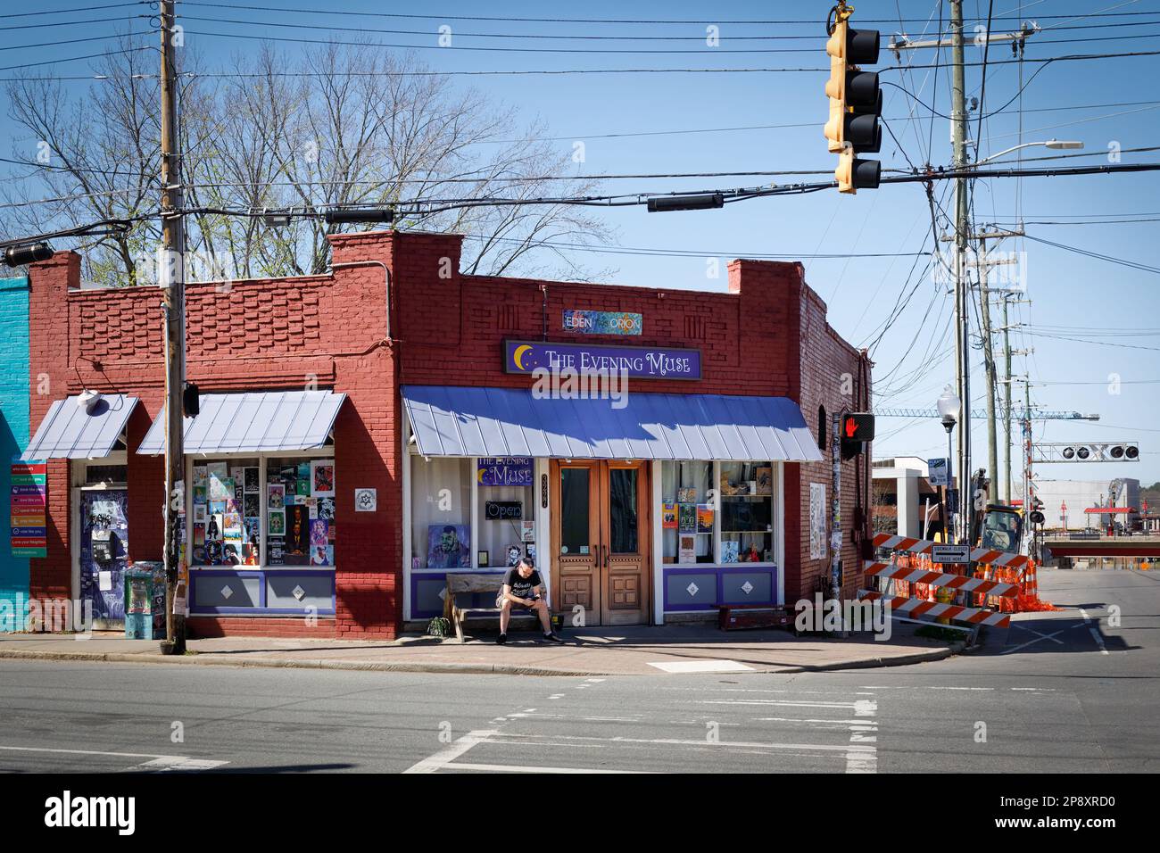 One person restaurant hi-res stock photography and images - Alamy