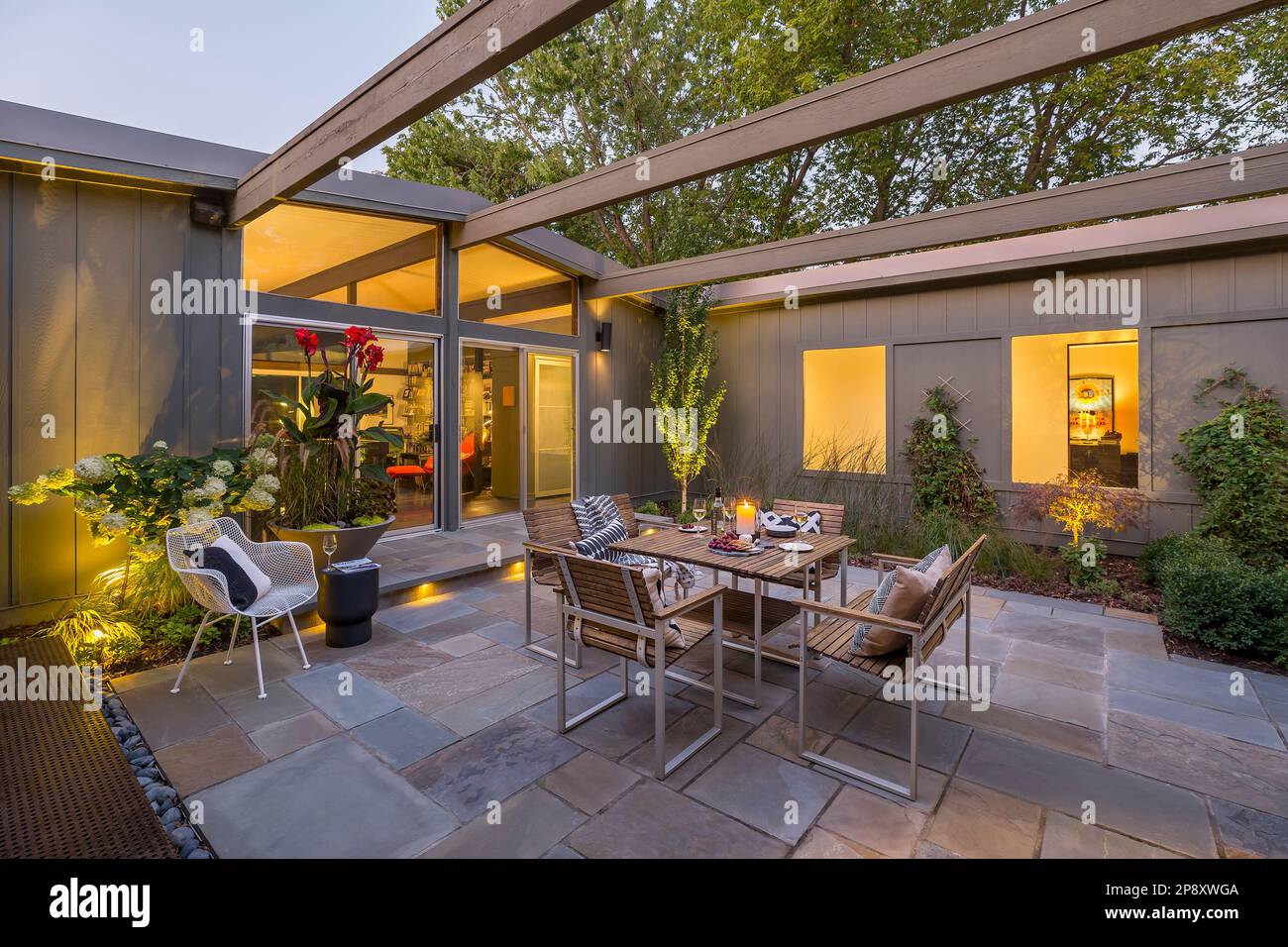 A recently redone exterior courtyard of a mid-century modern house ...
