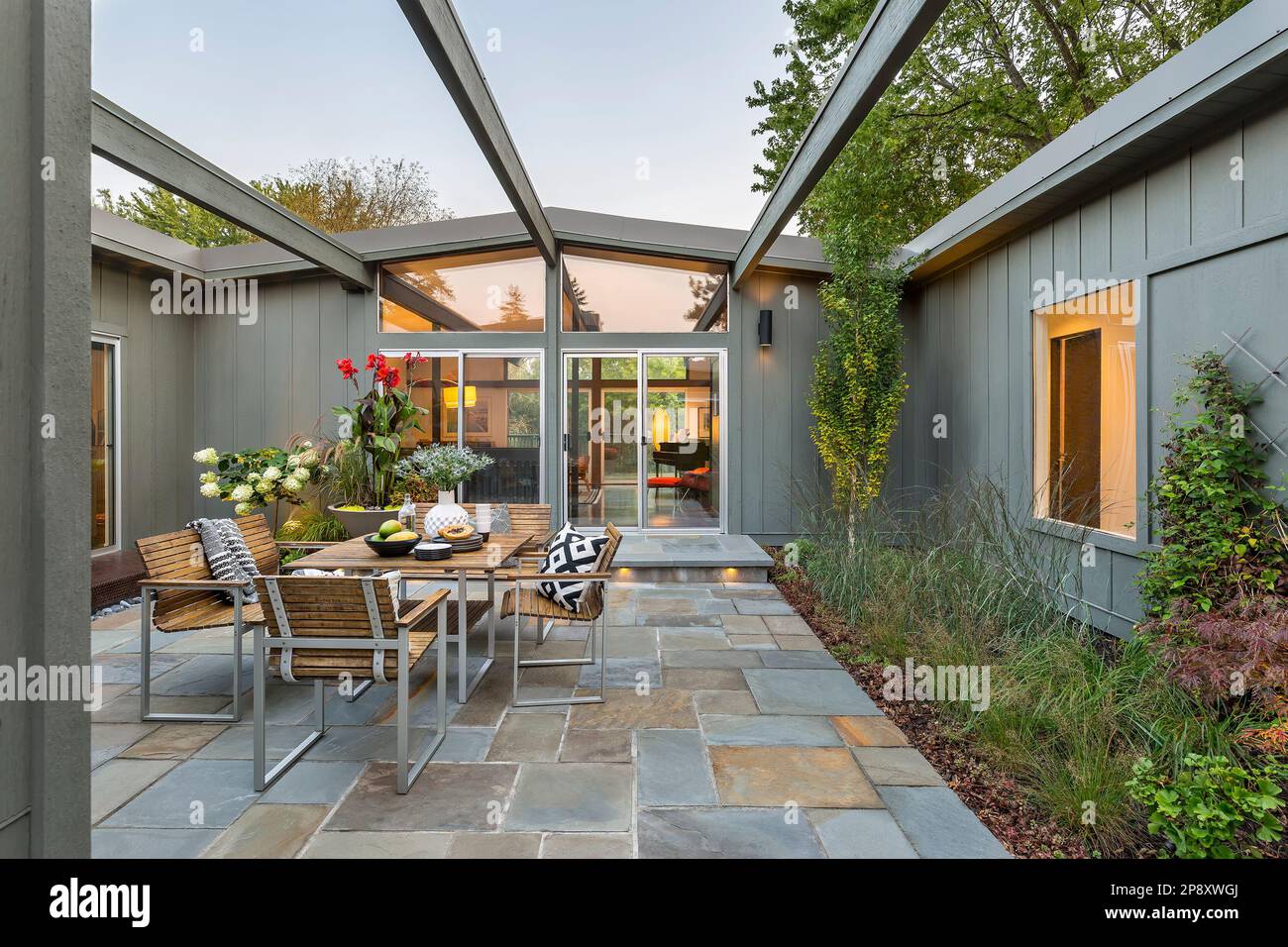 Mid Century Modern House Courtyard Courtyards In Modern Design | The