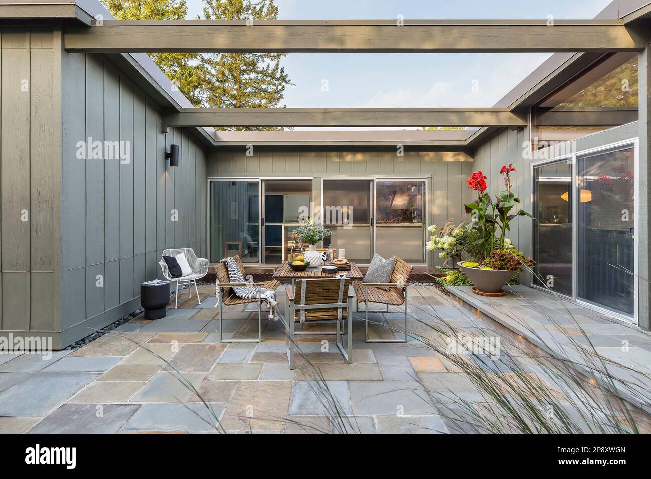 A recently redone exterior courtyard of a mid-century modern house ...