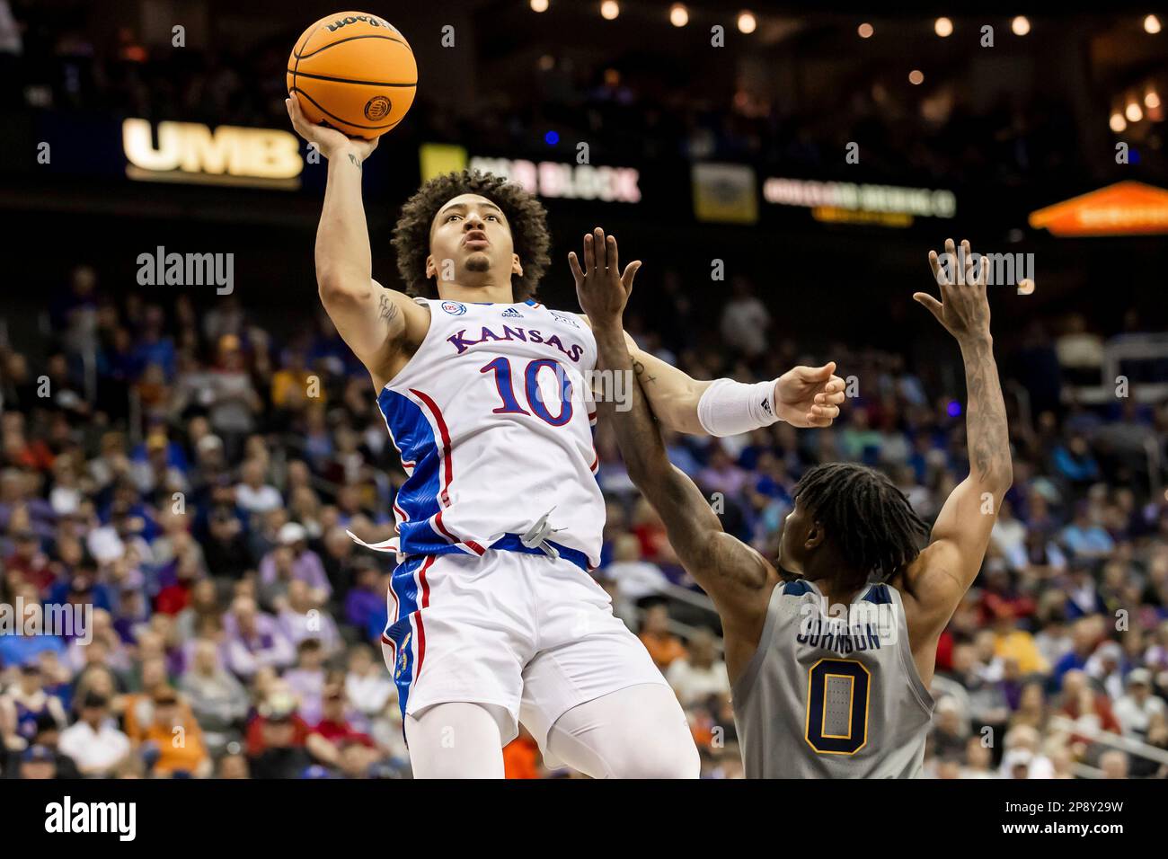 KANSAS CITY, MO - MARCH 09: Kansas forward Jalen Wilson (10) shoots the ...