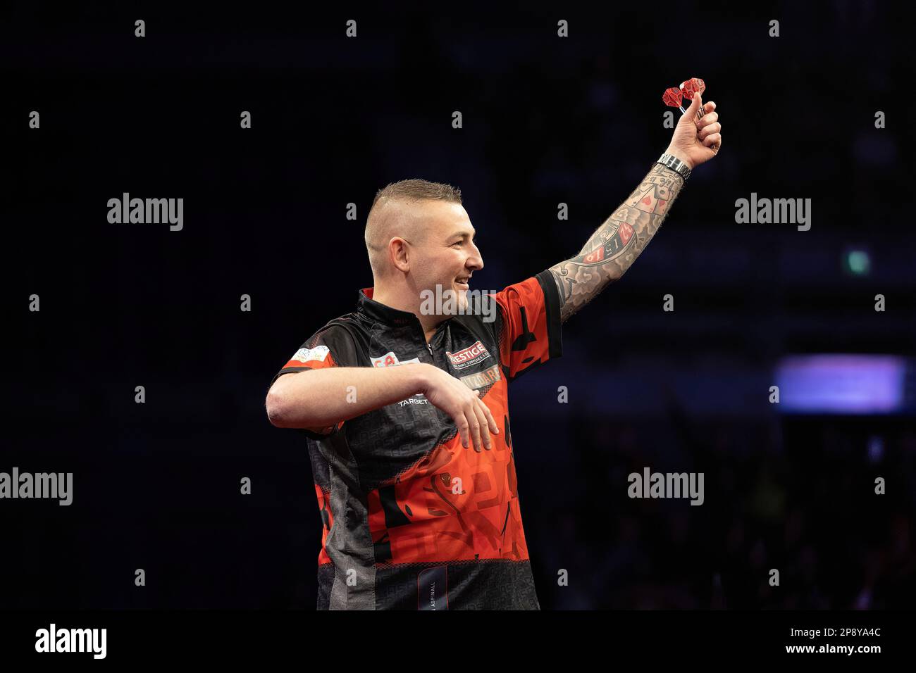Darts crowd hi-res stock photography and images - Alamy