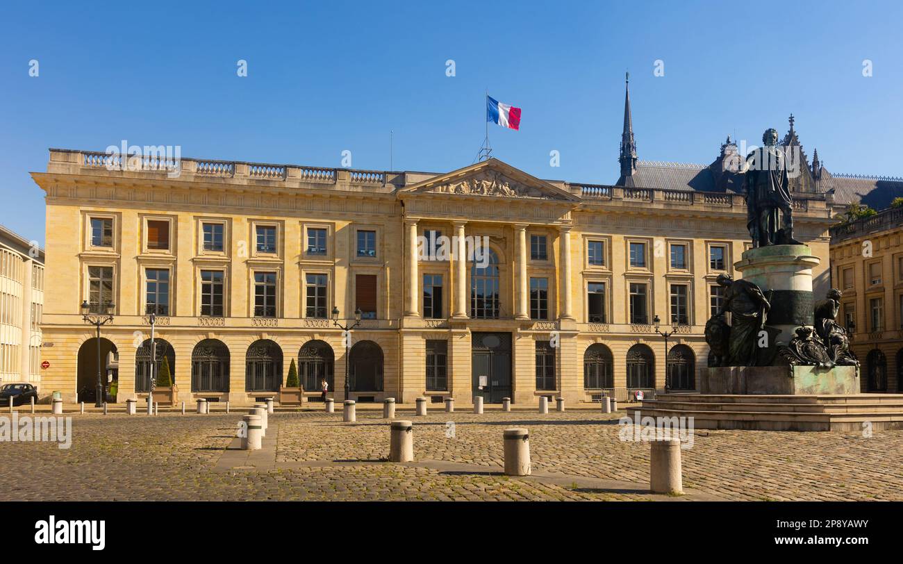 Place Royale of Reims with bronze statue of king Louis XV Stock Photo ...