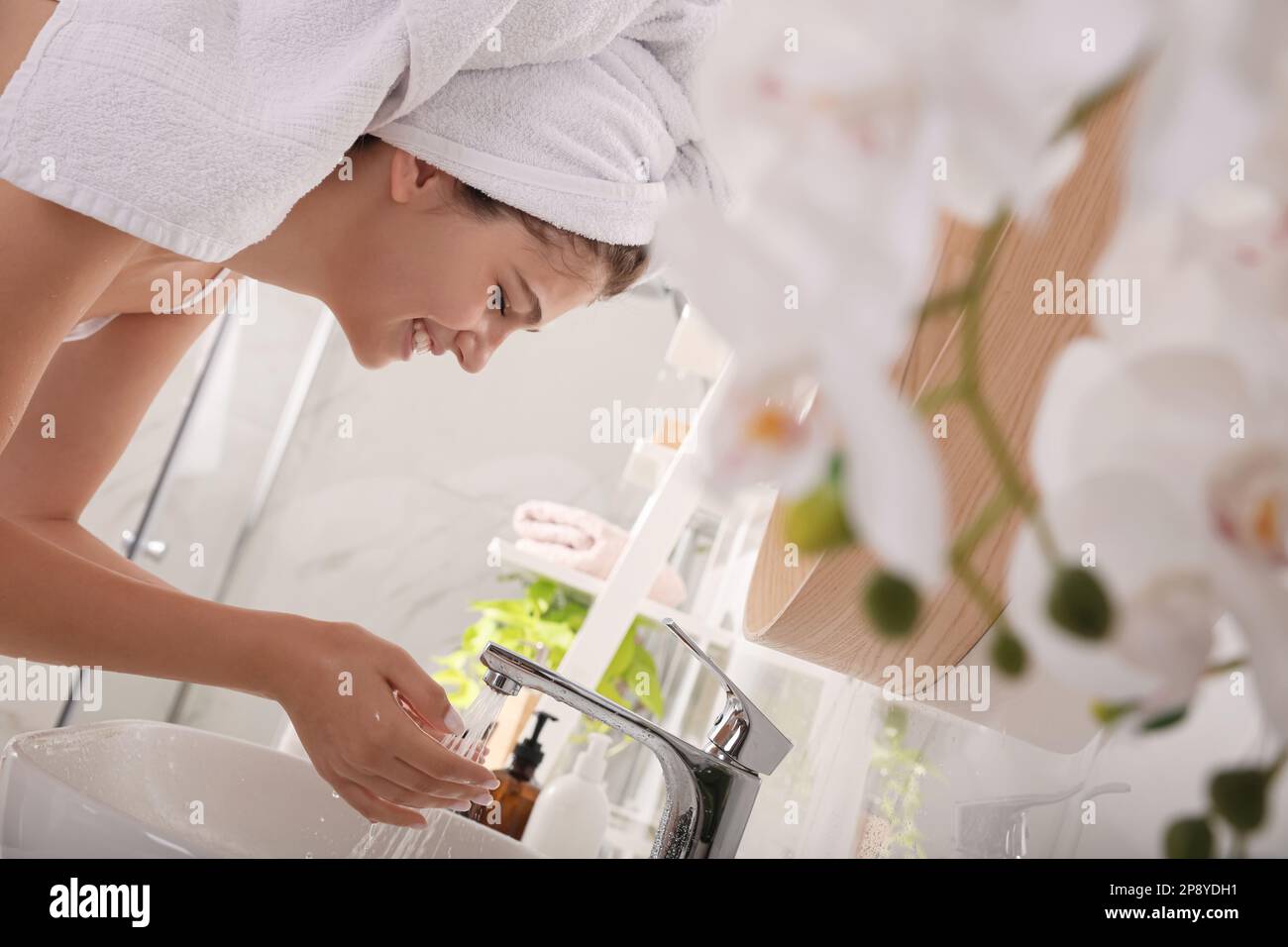 Girl washing face hi-res stock photography and images - Alamy
