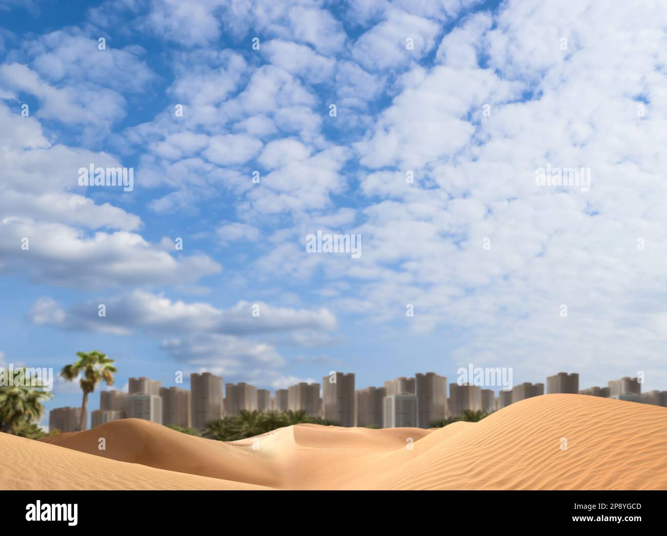 Desert horizon qatar hi-res stock photography and images - Alamy