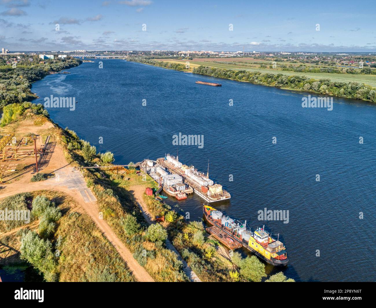 Oil jetty pier hi-res stock photography and images - Alamy
