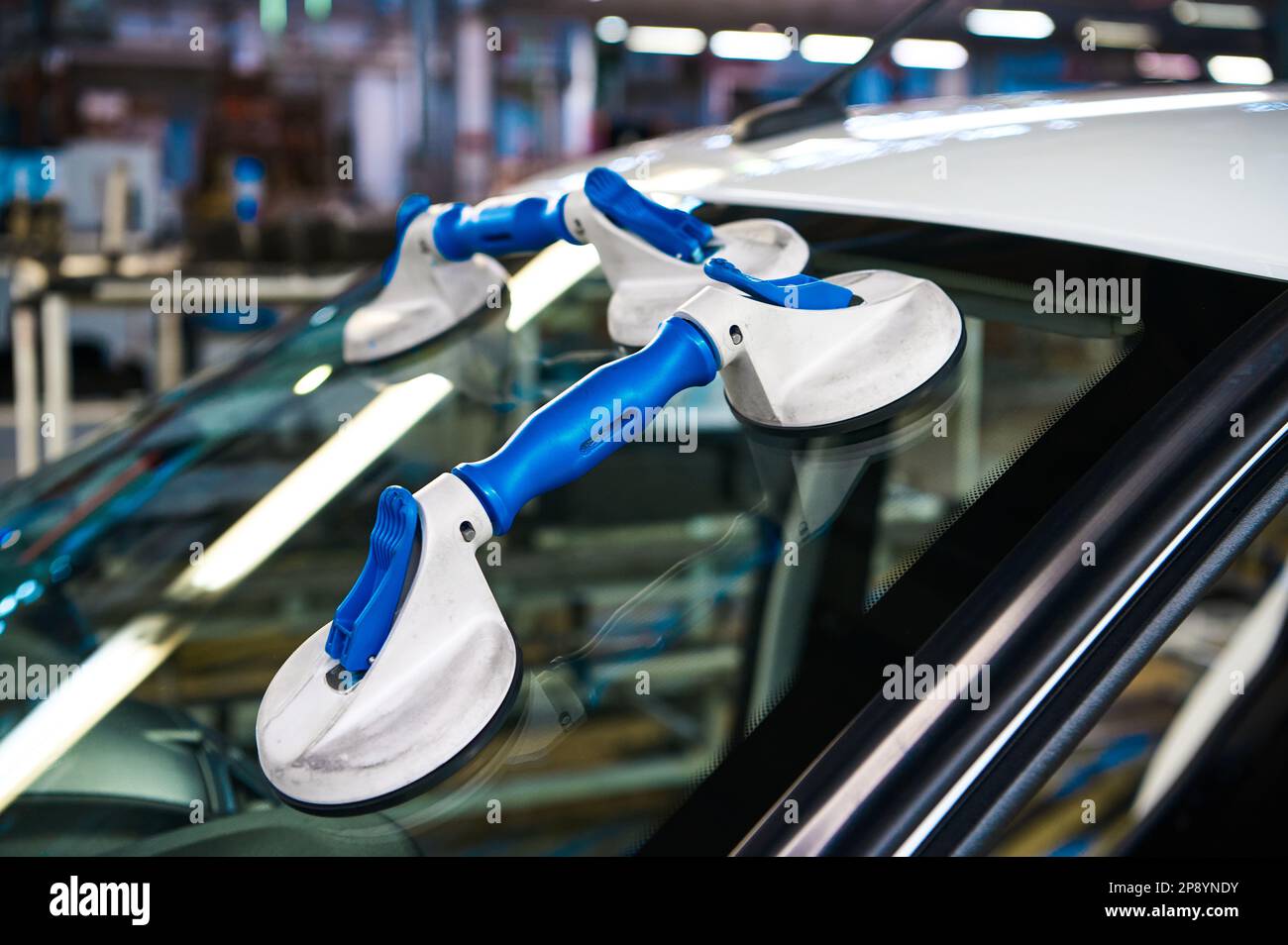 Glass suction lifter hi-res stock photography and images - Alamy