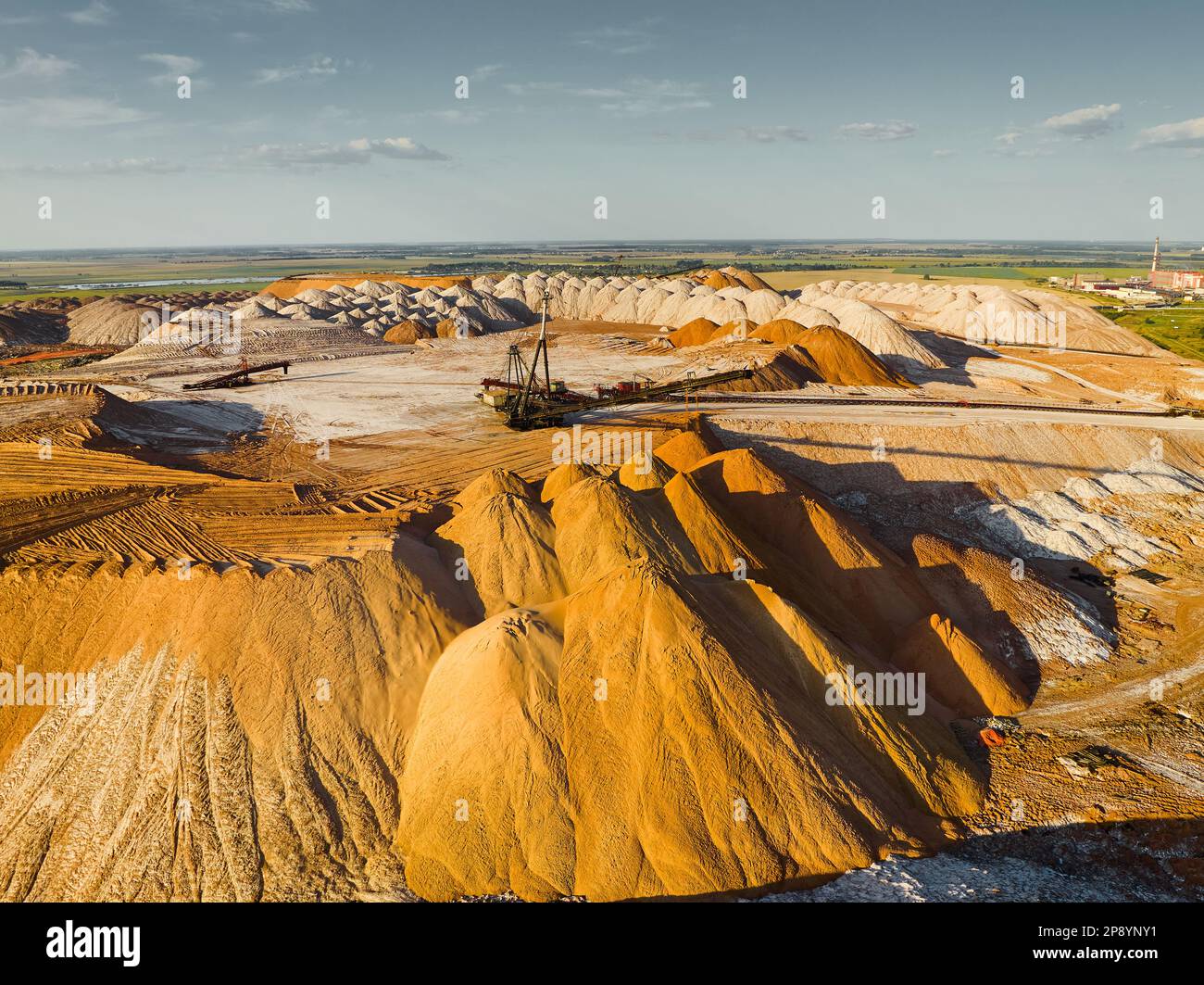 Storage of potassium salt with solutions and fertilizers Stock Photo ...