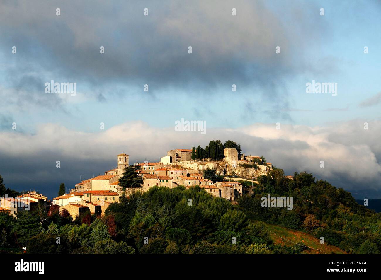 Tuscanian village hi-res stock photography and images - Alamy