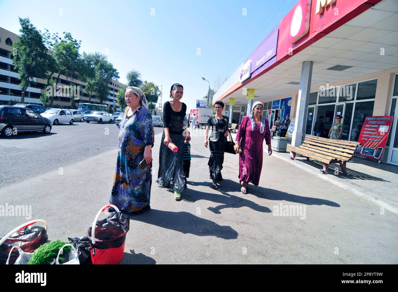 Uzbek women walking towards the market in Tashkent, Uzbekistan Stock ...