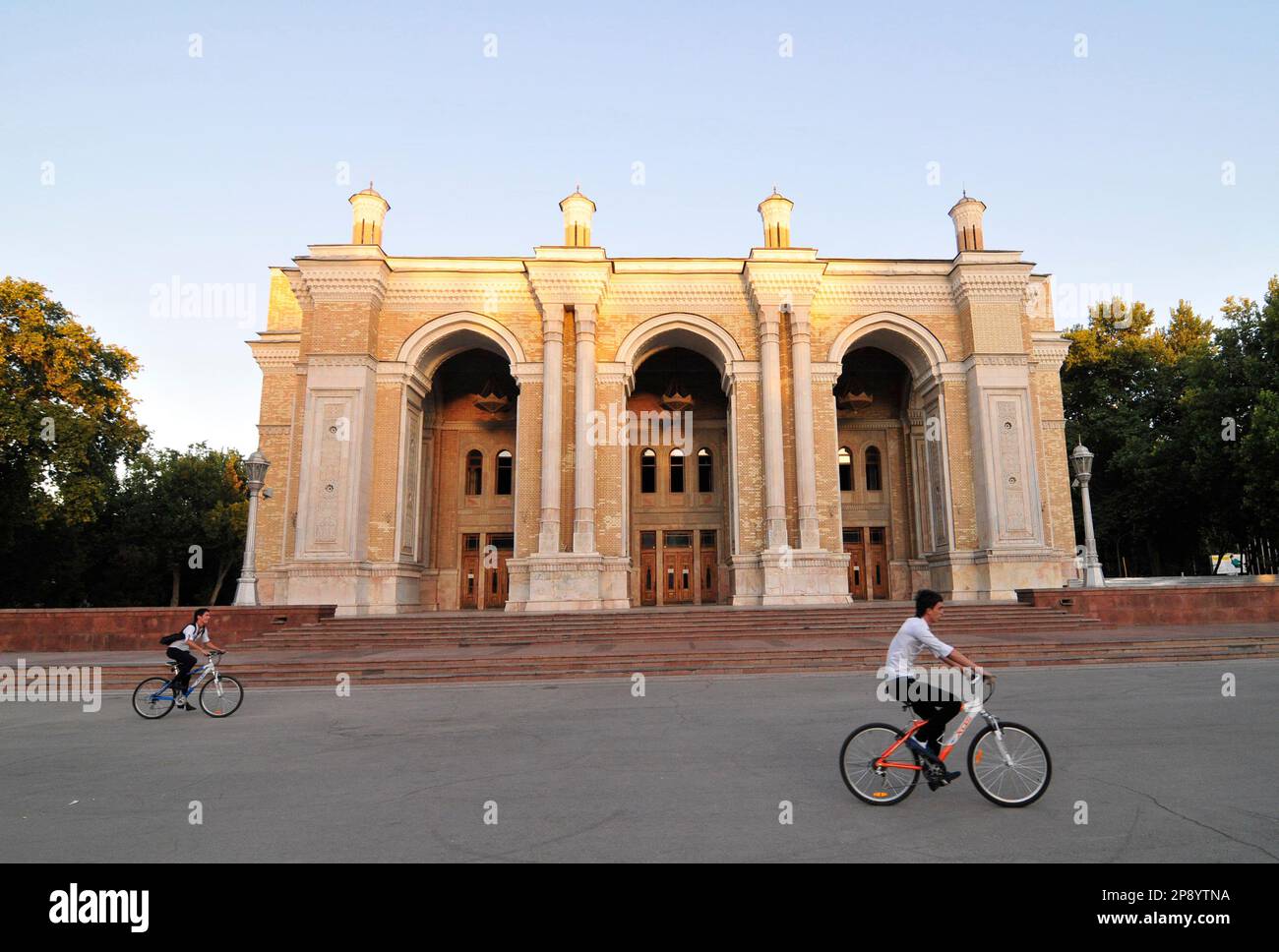 Cycling by the Bolshoi Opera and Ballet Theatre Alisher Navoï in ...