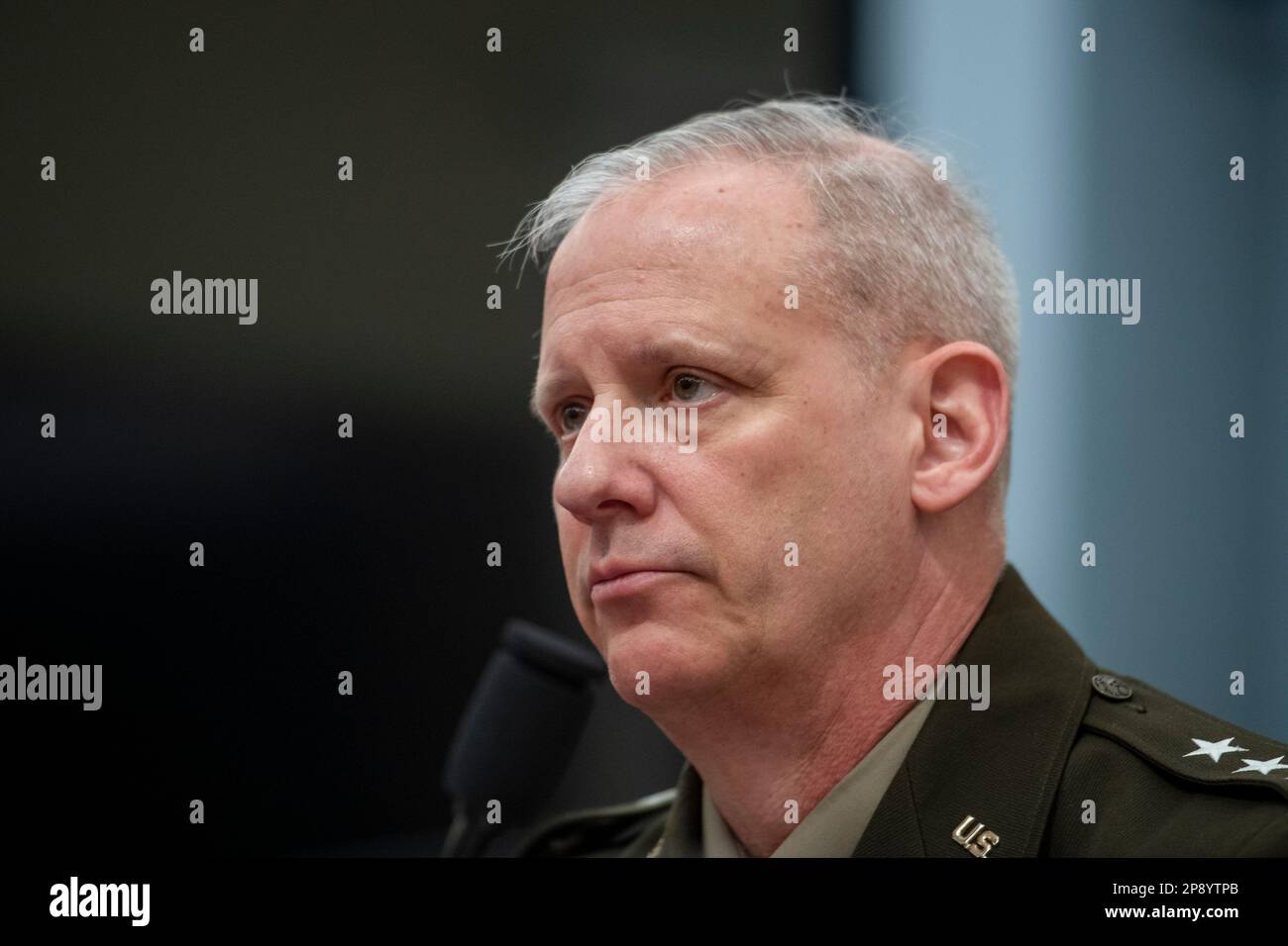 Defense intelligence agency office hi-res stock photography and images ...