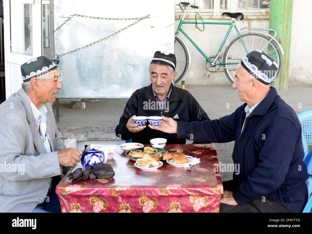 Uzbek hat hi-res stock photography and images - Alamy