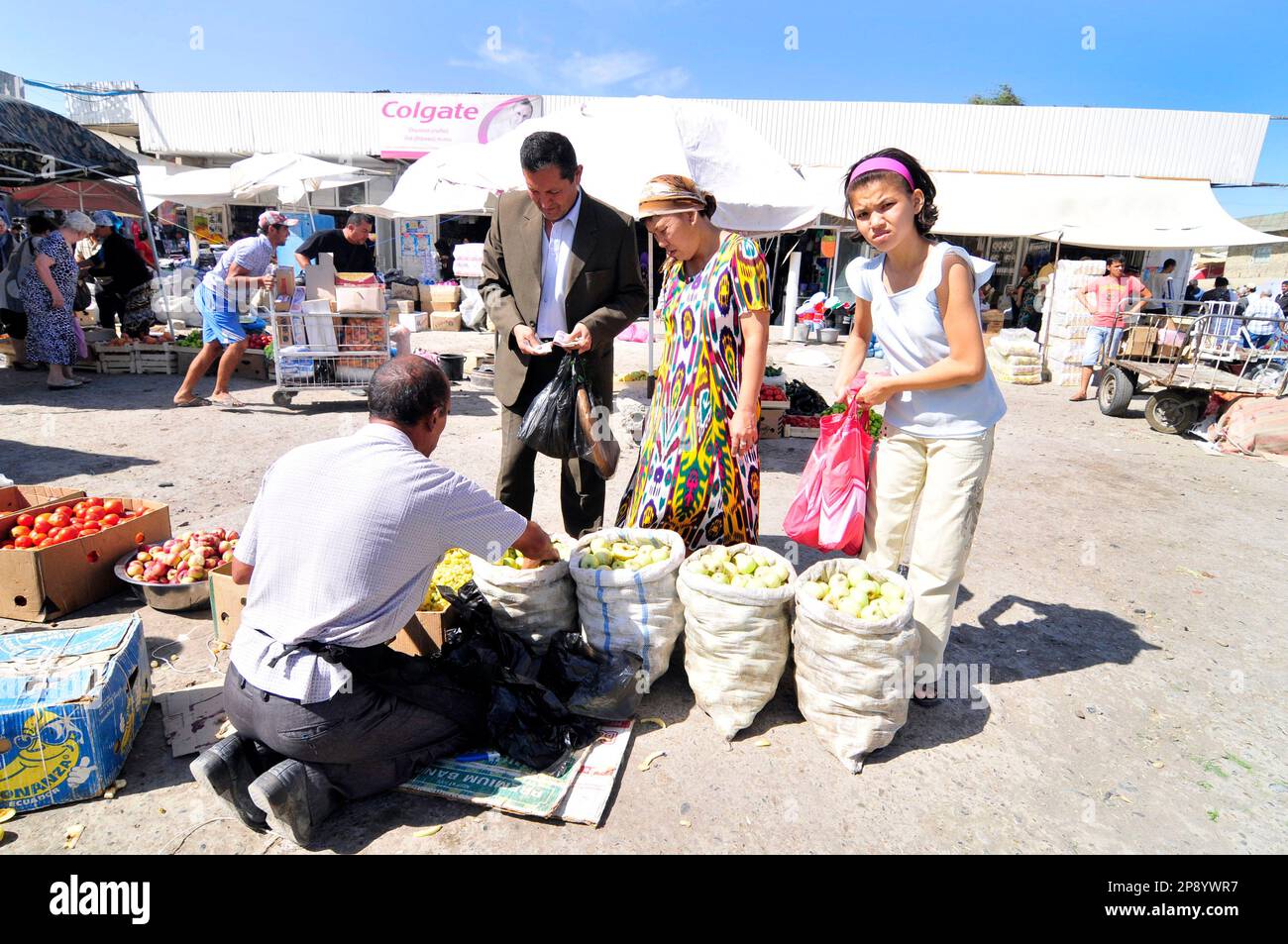 An apple vendor at the market in Bukhara, Uzbekistan Stock Photo - Alamy