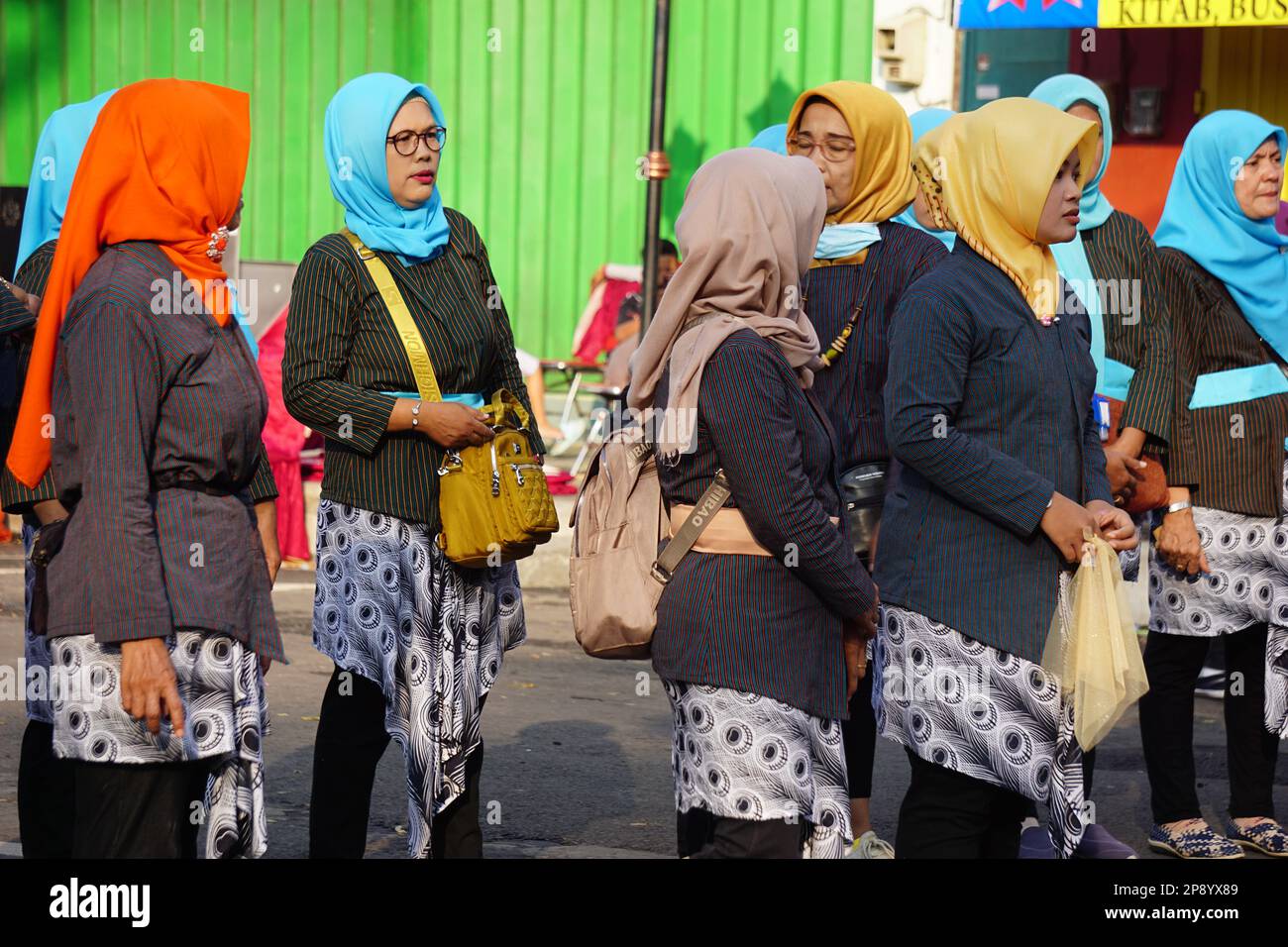 Indonesian do a flash mob traditional dance to celebrate national ...