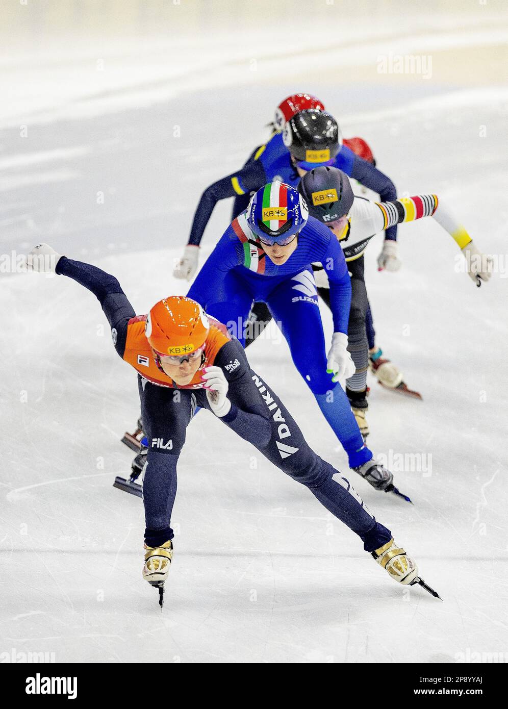 Low temperature track speed skating hi-res stock photography and images ...