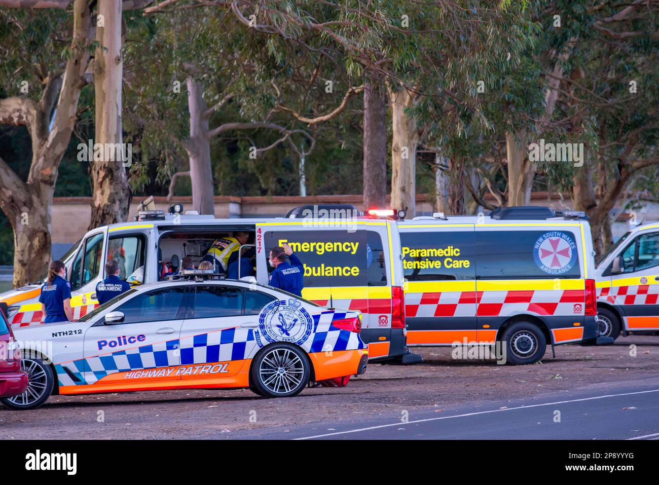 Emergency services scene critical hi-res stock photography and images ...