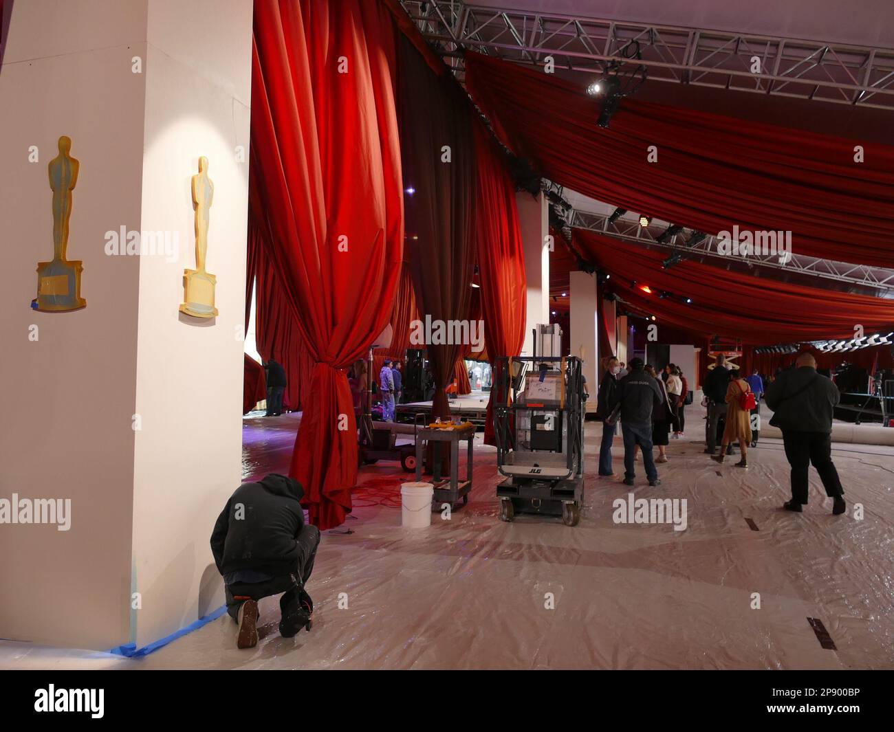Los Angeles, USA. 09th Mar, 2023. Workers prepare the entrance area on ...