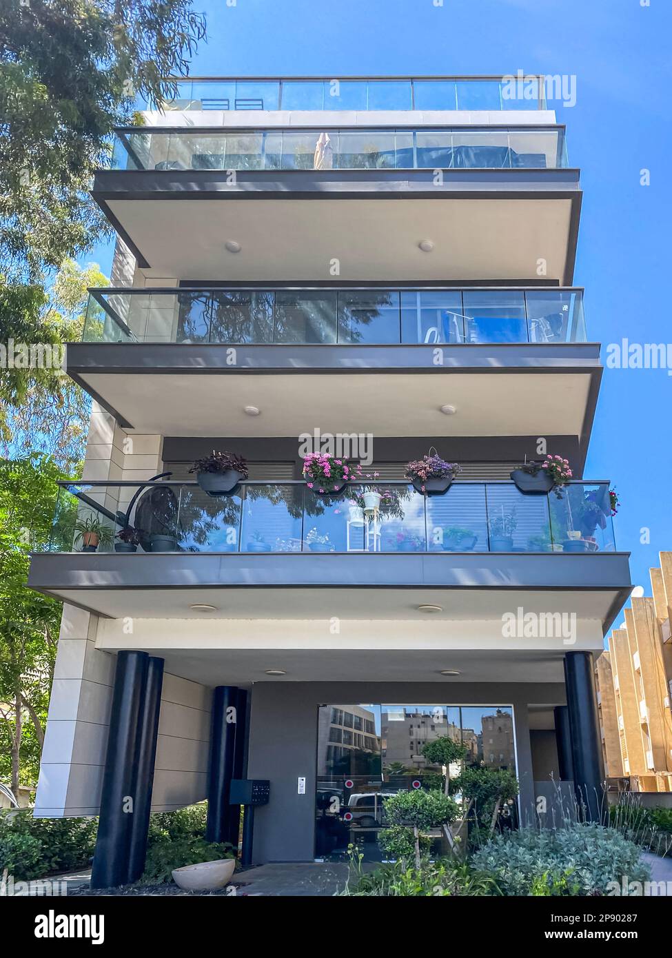 Open balconies hi-res stock photography and images - Alamy