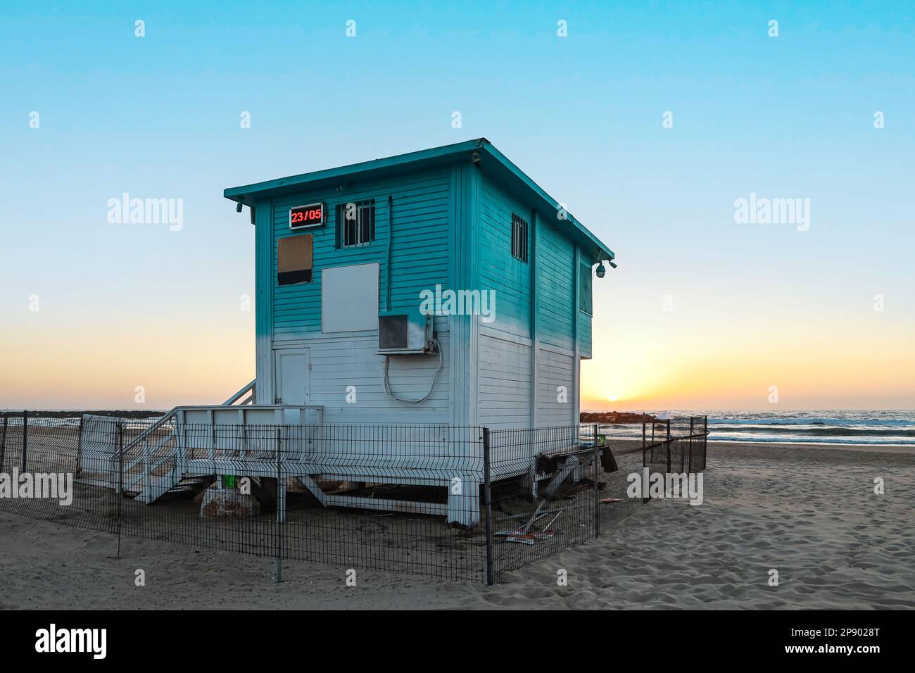 Lifeguard house on sea hi-res stock photography and images - Alamy