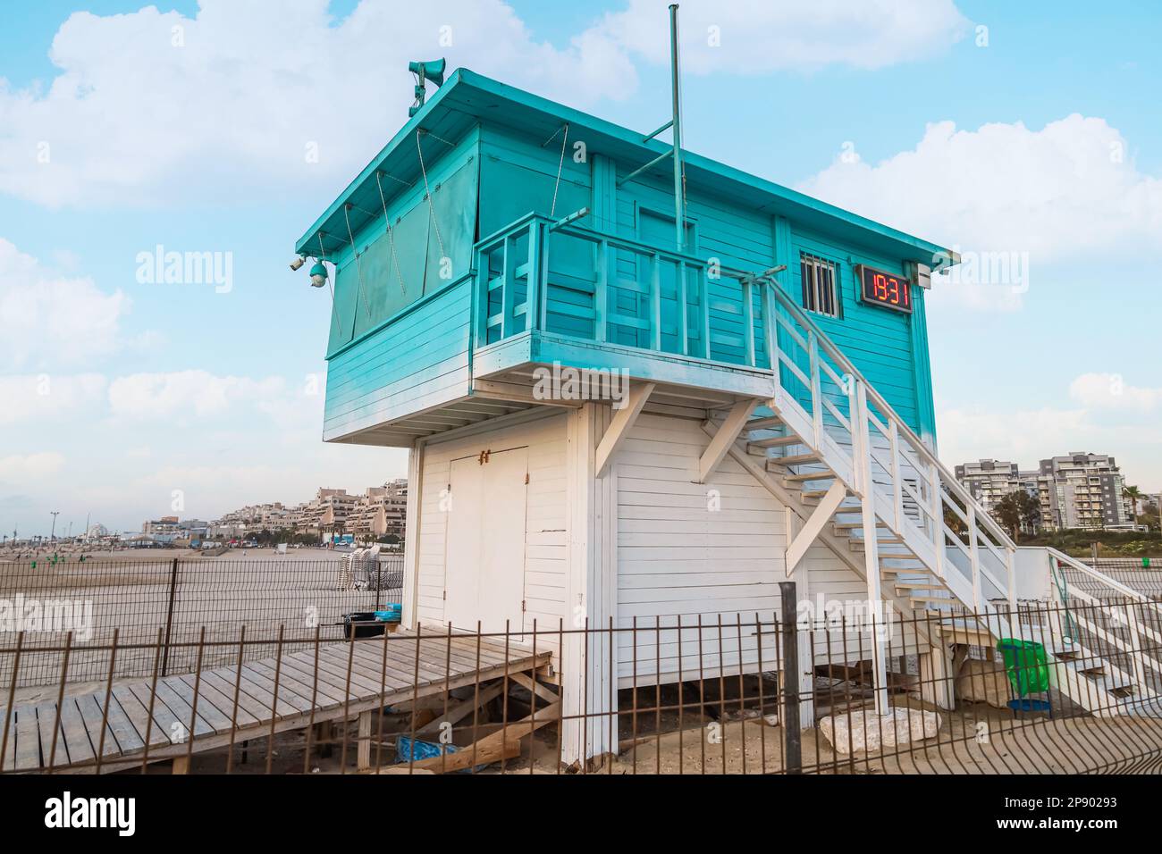 Lifeguard house at sea resort Stock Photo - Alamy