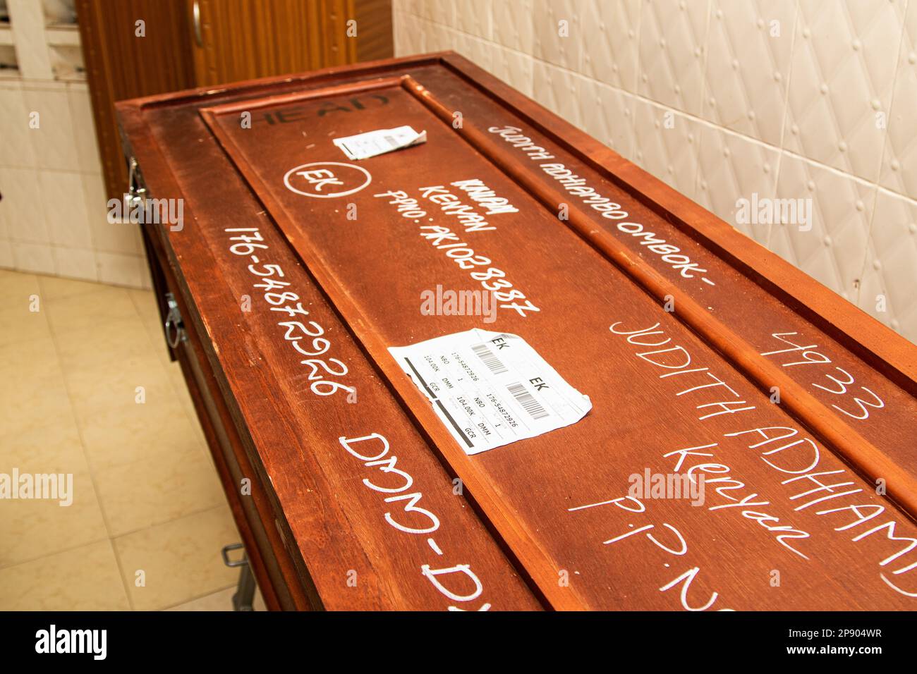 Corpse in casket hi-res stock photography and images - Alamy