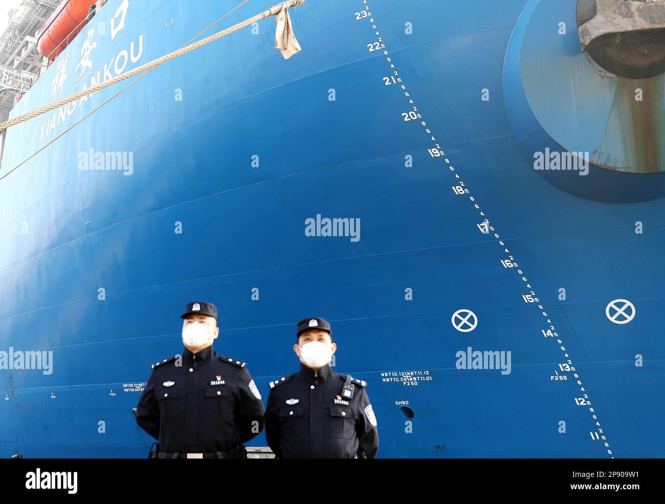 QINGDAO, CHINA - MARCH 10, 2023 - An LNG modular plant leaves the dock ...