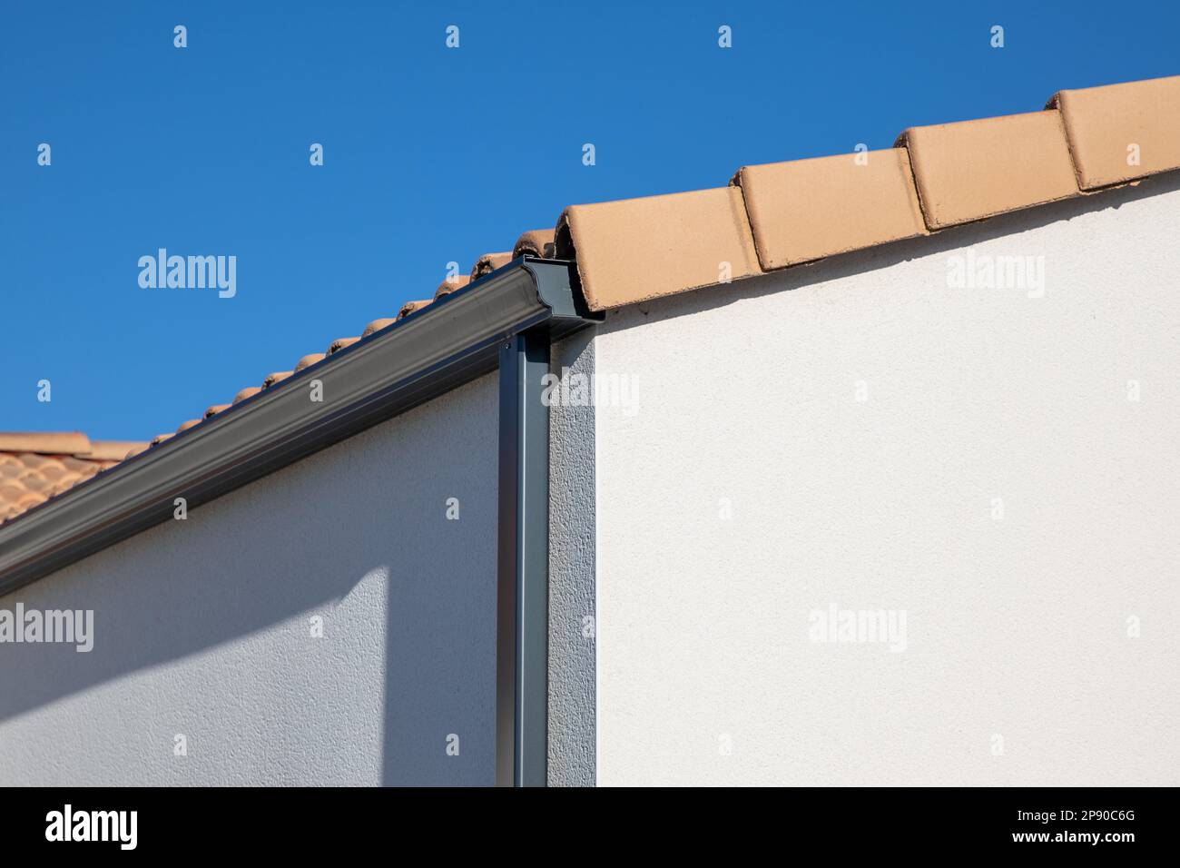 grey edge of roof modern aluminum gutter of shingles Stock Photo - Alamy