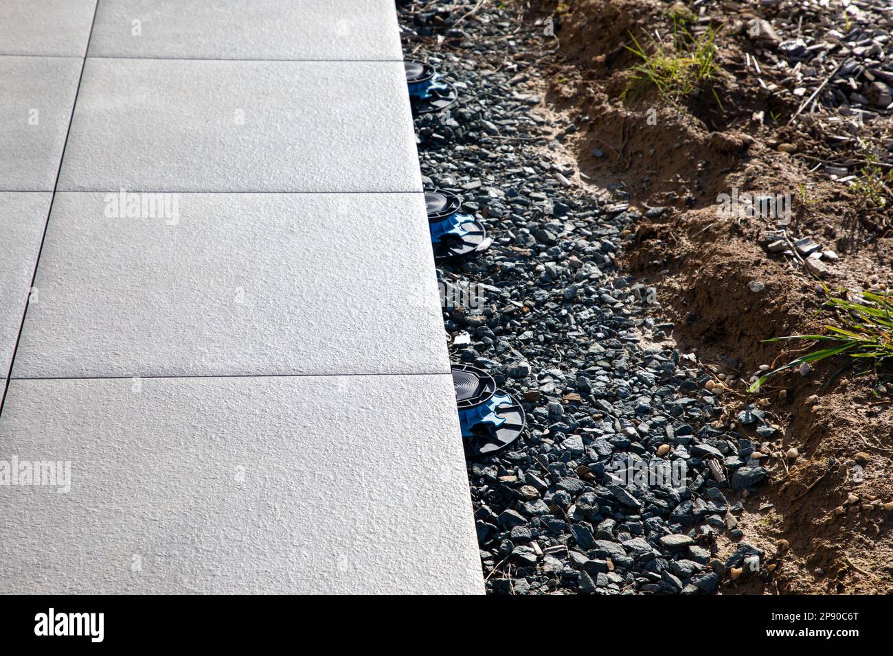 floor tile with Pedestal Support with integrated slope corrector ...