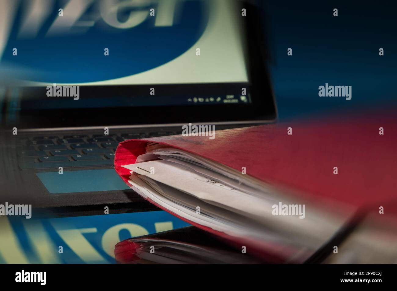 Symbol image Pfizer documents: In the USA, a team of several thousand ...