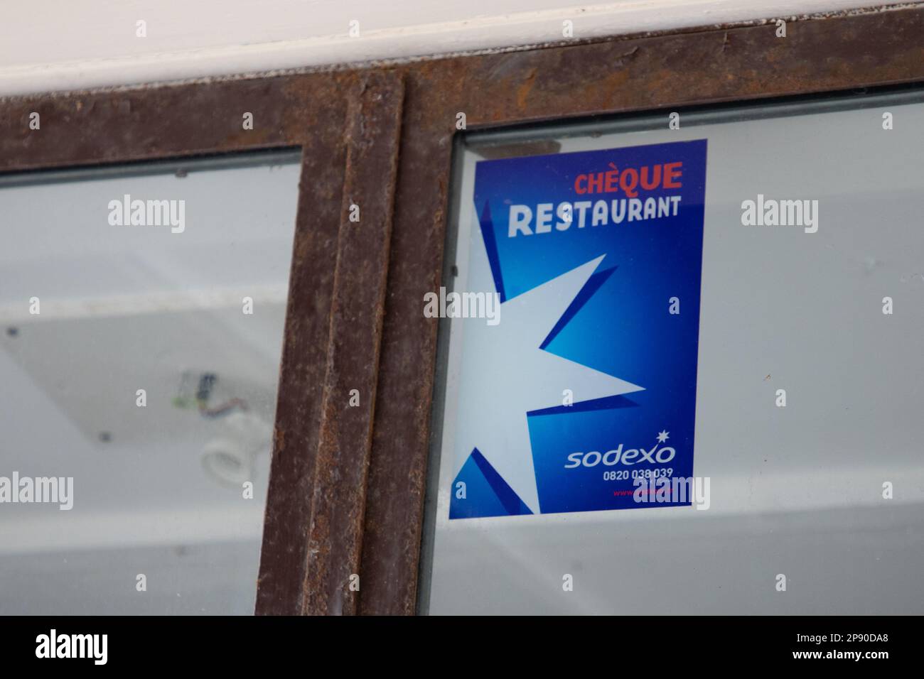 Cheque Restaurant Logo