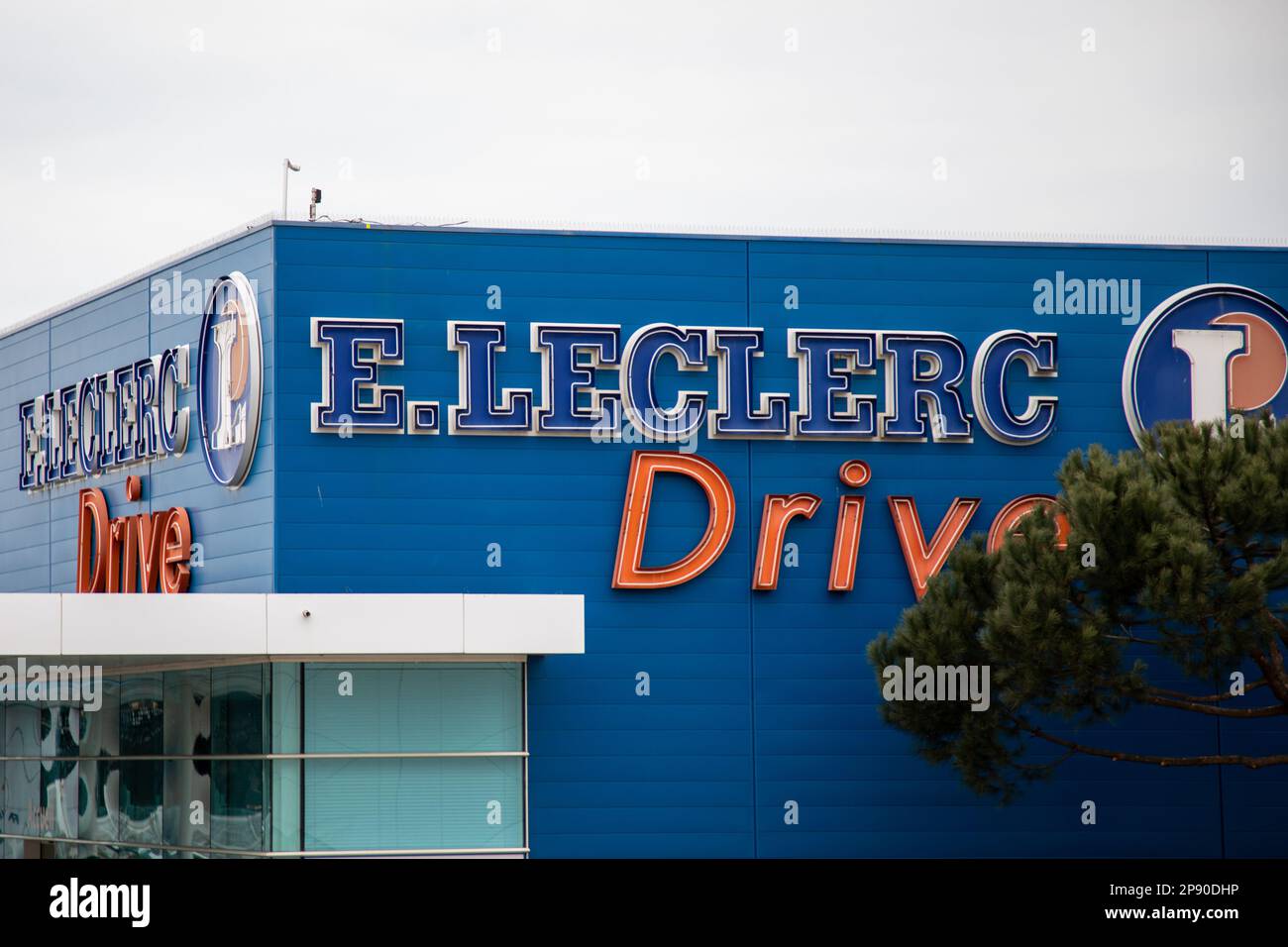 Bordeaux , Aquitaine France - 02 27 2023 : E.leclerc drive sign logo on ...