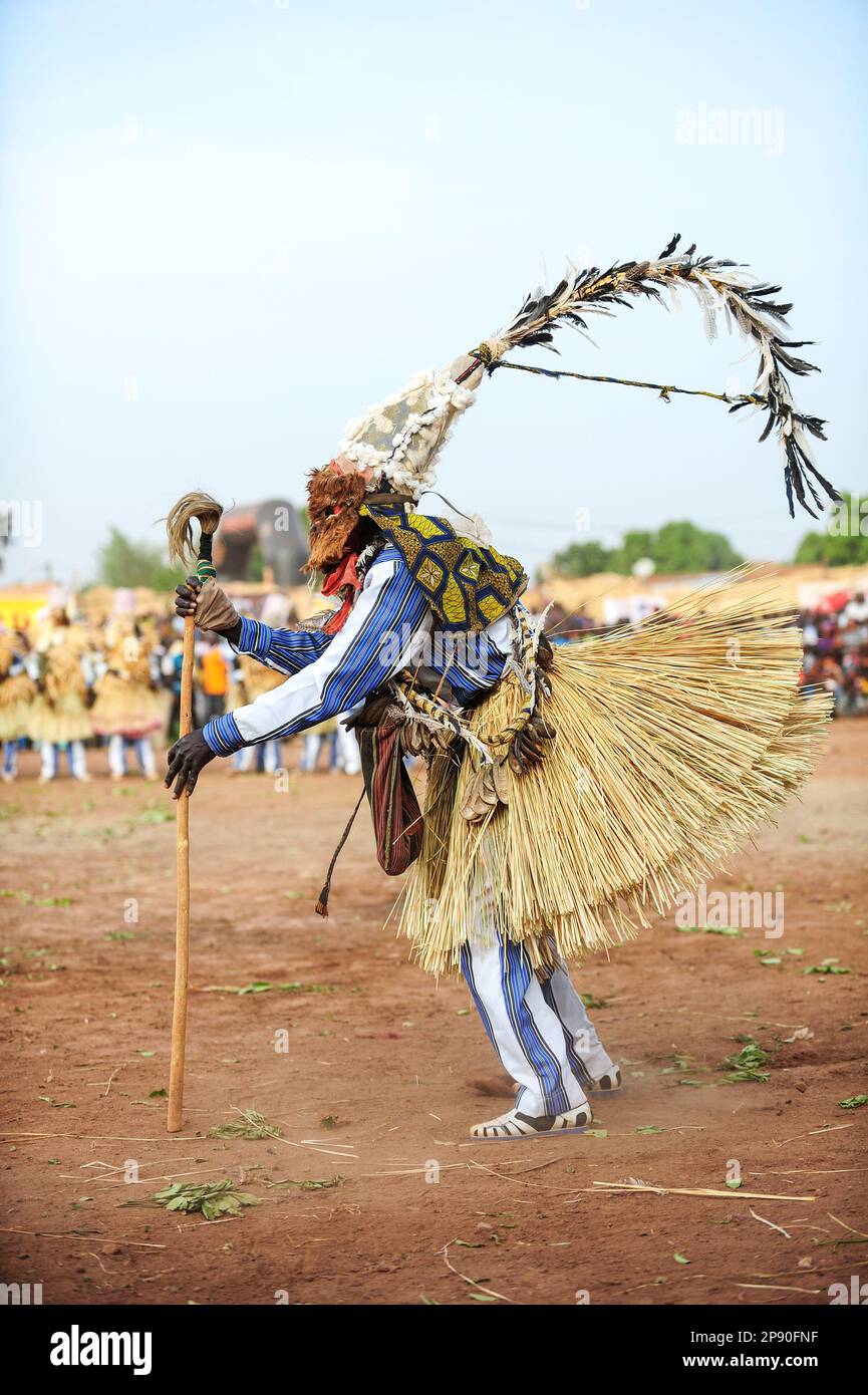 Burkina faso festival mask hi-res stock photography and images - Alamy