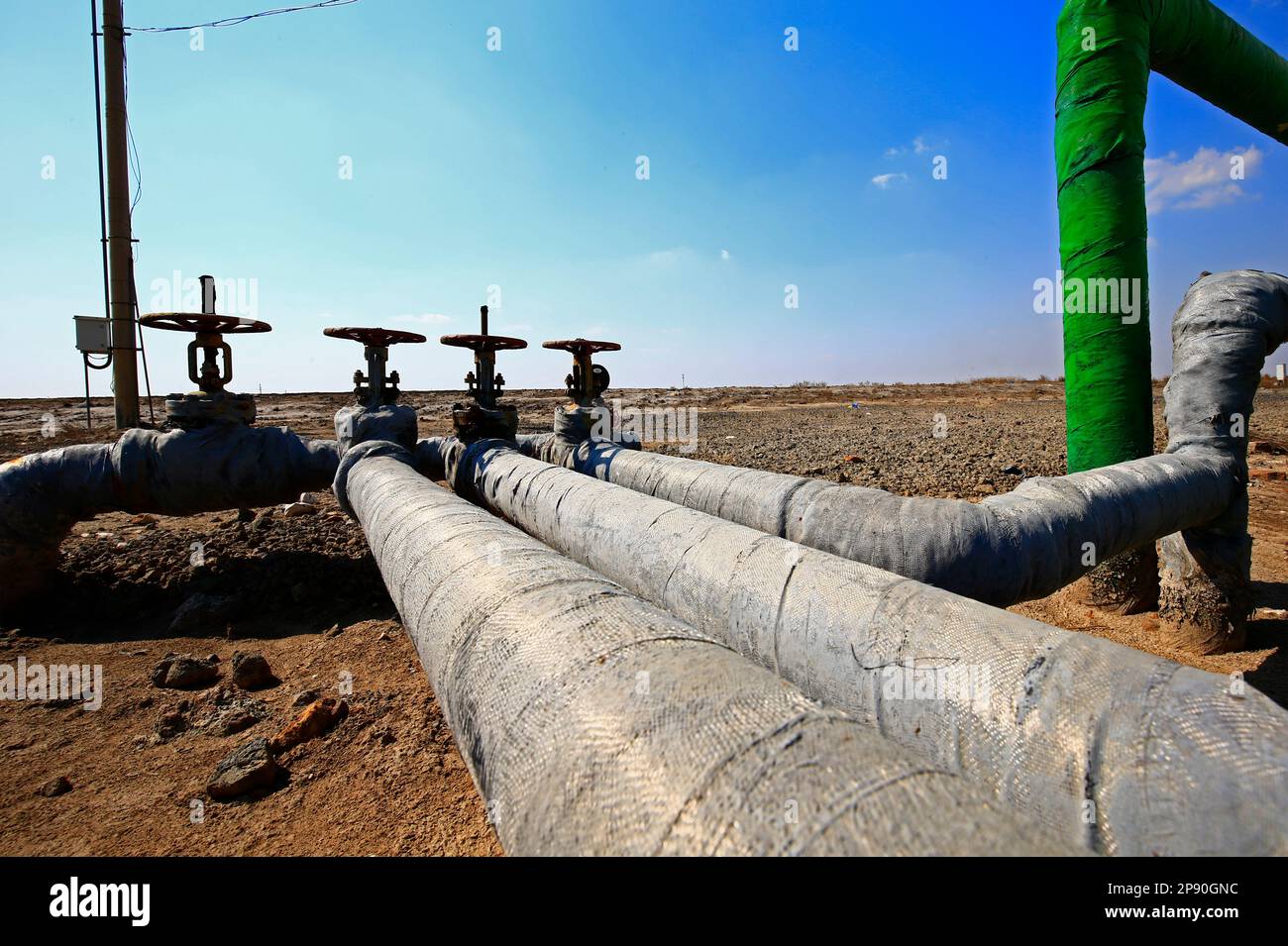 Oil pipes and valves Stock Photo - Alamy