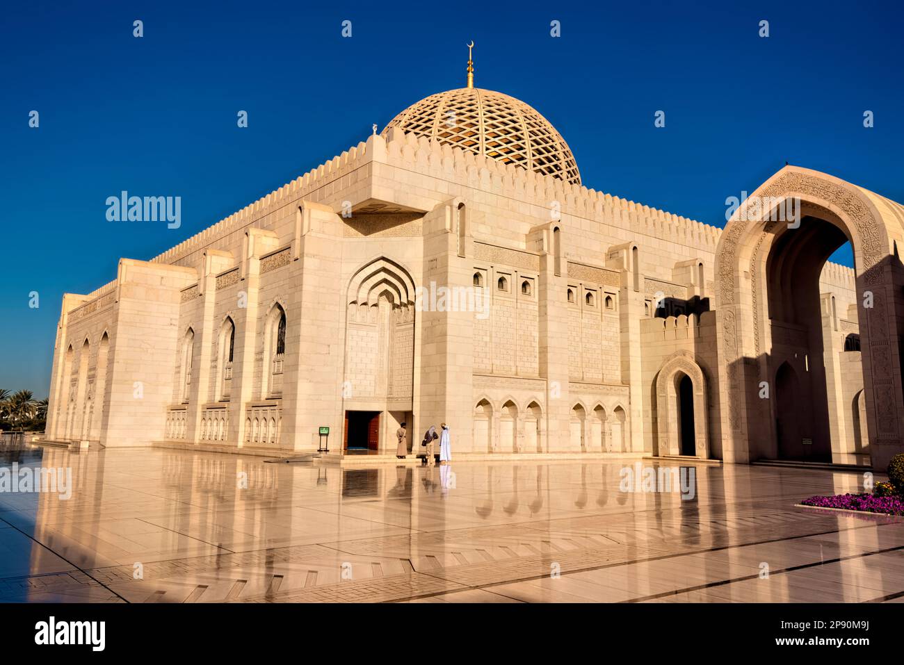 The impressive Sultan Qaboos Grand Mosque, Muscat, Oman Stock Photo - Alamy