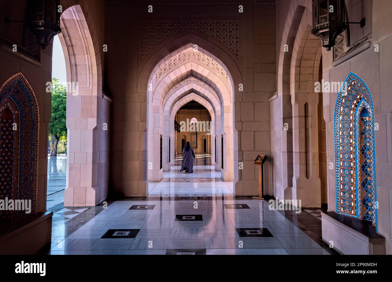 Inside the impressive Sultan Qaboos Grand Mosque, Muscat, Oman Stock ...