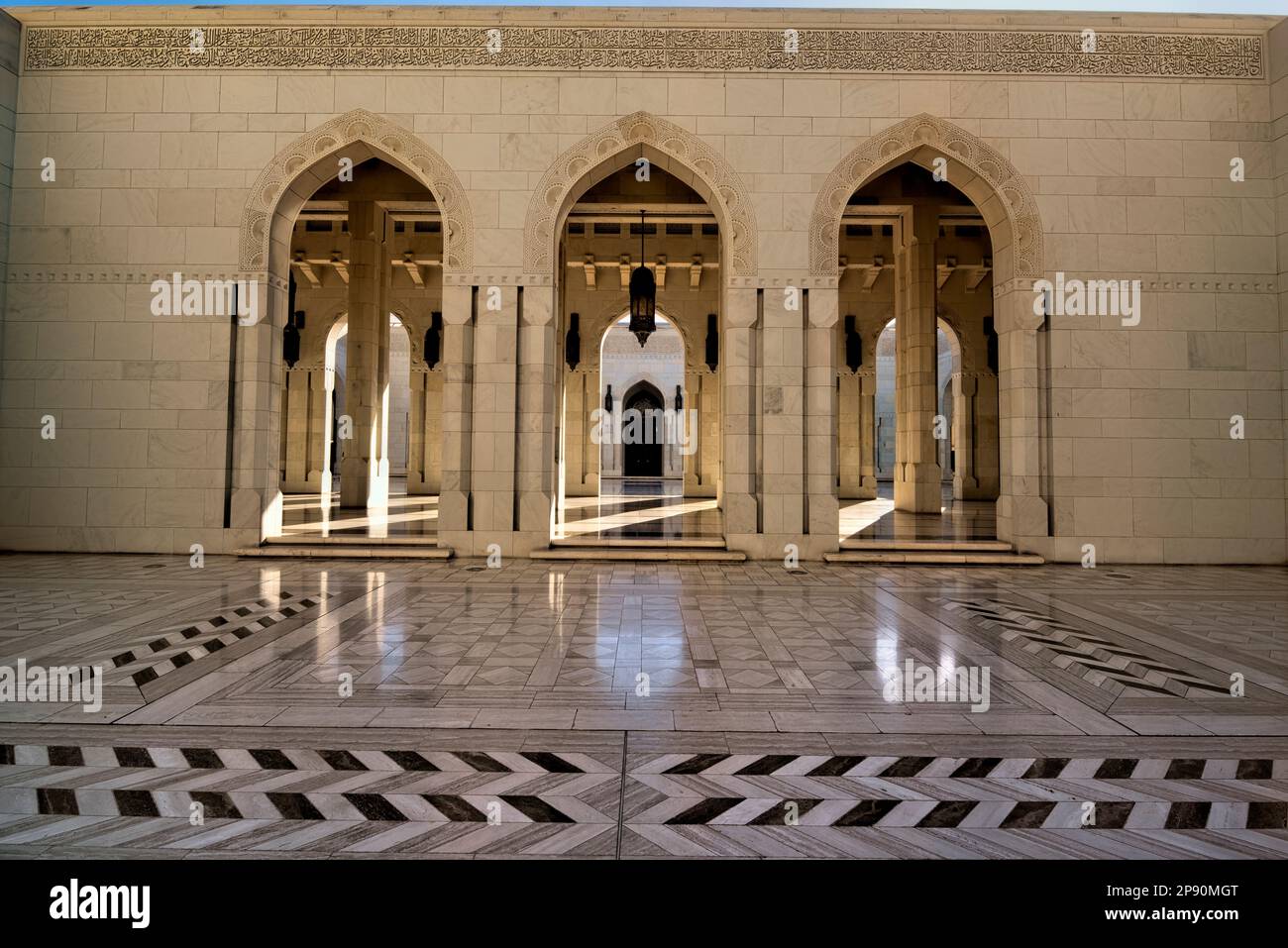 Inside the impressive Sultan Qaboos Grand Mosque, Muscat, Oman Stock ...