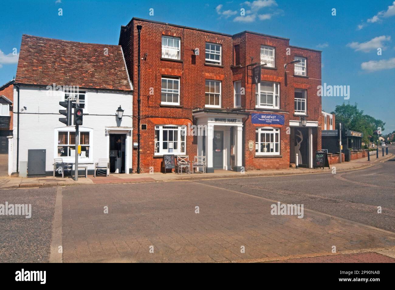SHEFFORD White Hart Pub Restaurant Bedfordshire Stock Photo - Alamy