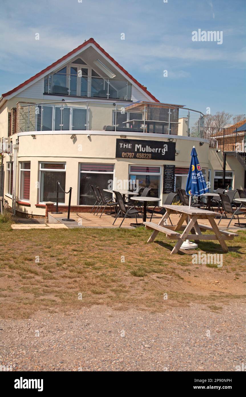 LITTLESTONE ON SEA FRONT MULBERRY PUB KENT Stock Photo - Alamy