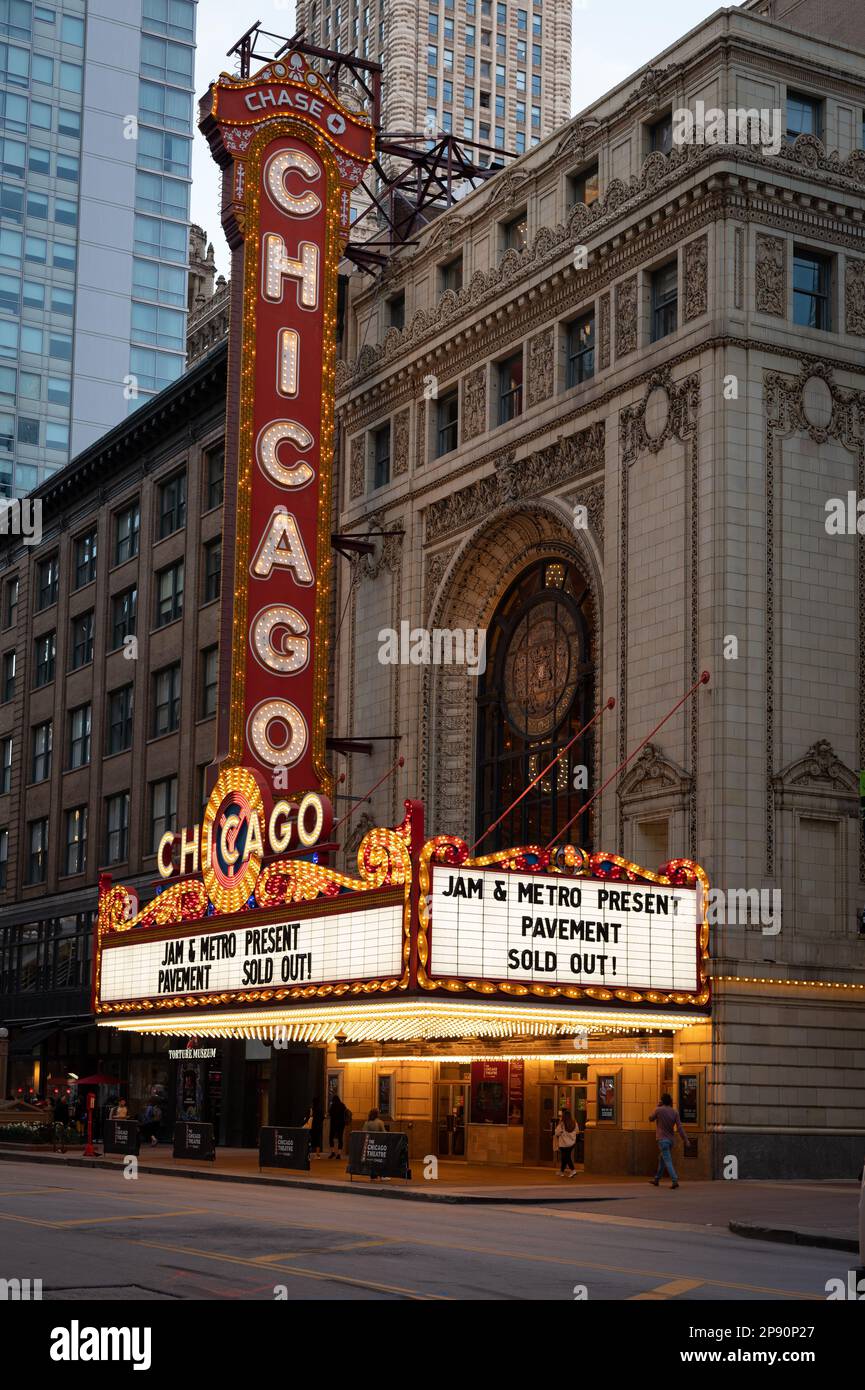 Downtown chicago sun shadows hi-res stock photography and images - Alamy