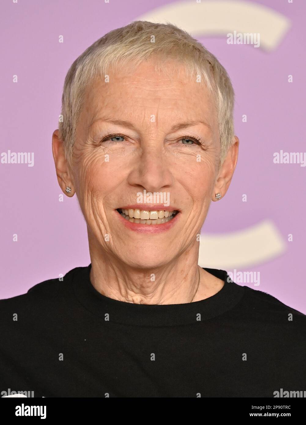 Hollywood, CA. March 9, 2023, Annie Lennox arriving at the Green Carpet ...