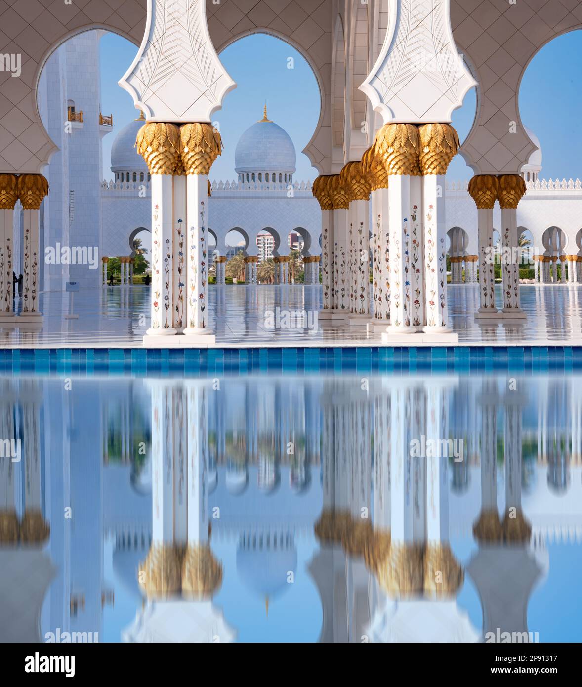Sheikh Zayed Grand Mosque of white marble in Abu Dhabi city, UAE Stock ...