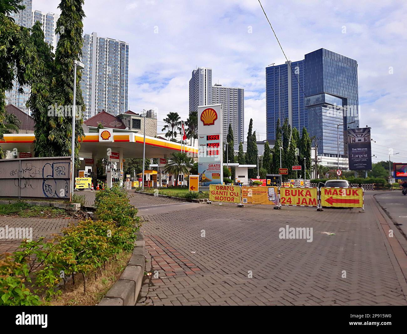 shell fueling station. shell is an international well-known brand that ...