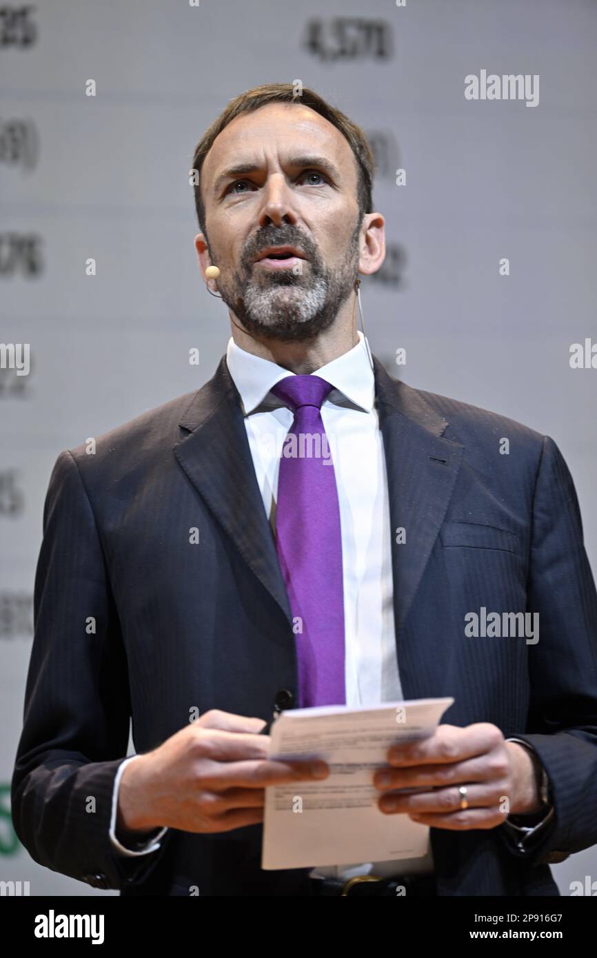 Resultats annuels hi-res stock photography and images - Alamy