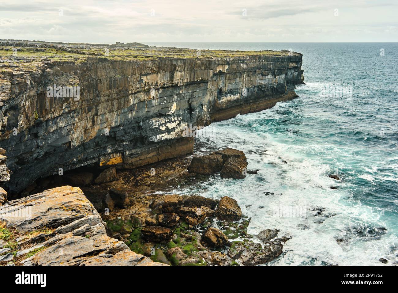 view of inishmore cliff Stock Photo - Alamy