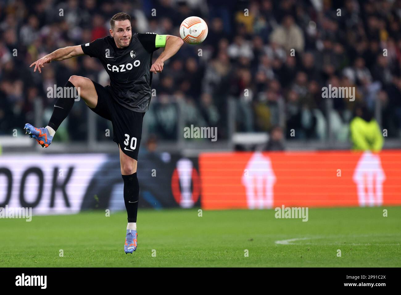 Christian Gunter of Sc Freiburg controls the ball during the Uefa ...