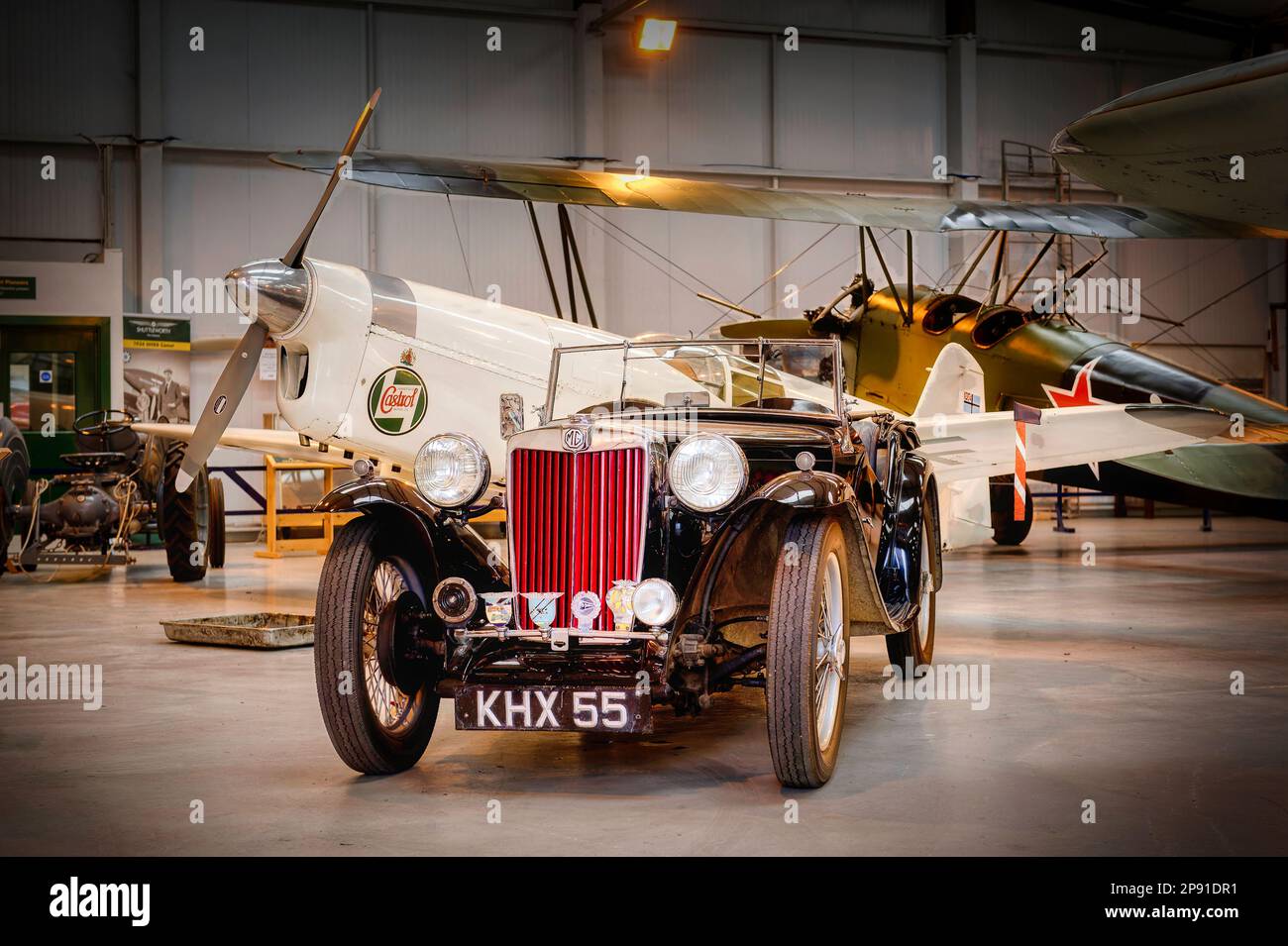 Car of plane hi-res stock photography and images - Alamy