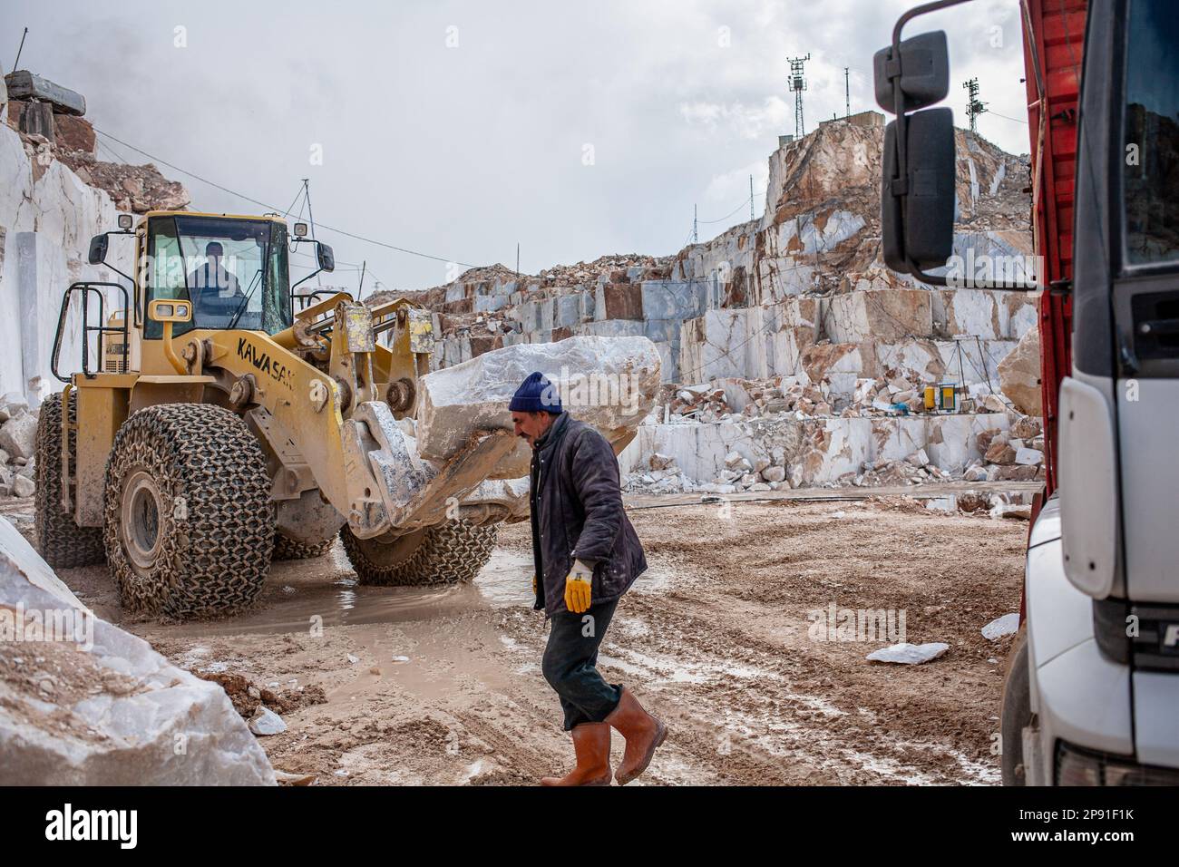 Workers guide operators during the transportation process. The quarries ...